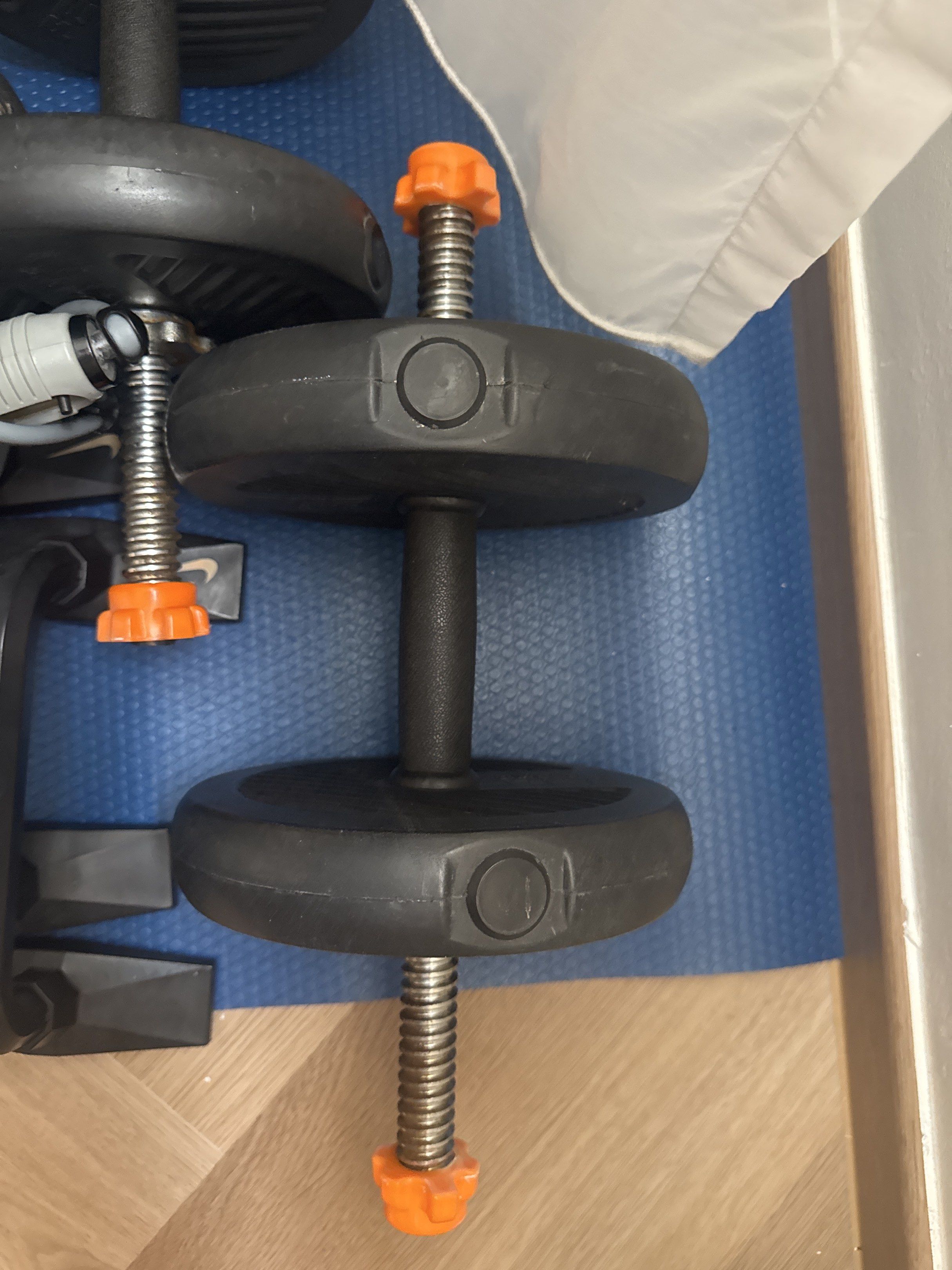 Weight Plates 20kg x 2 plus dumb bell, Sports Equipment, Exercise ...