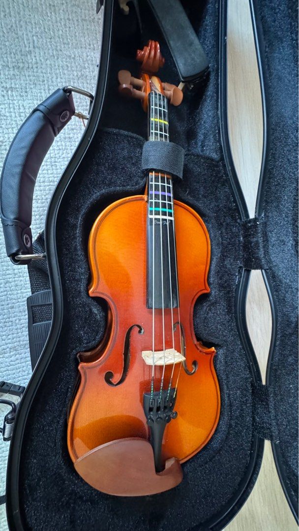 1/8 Violin with Case, Hobbies & Toys, Musical Instruments on Carousell
