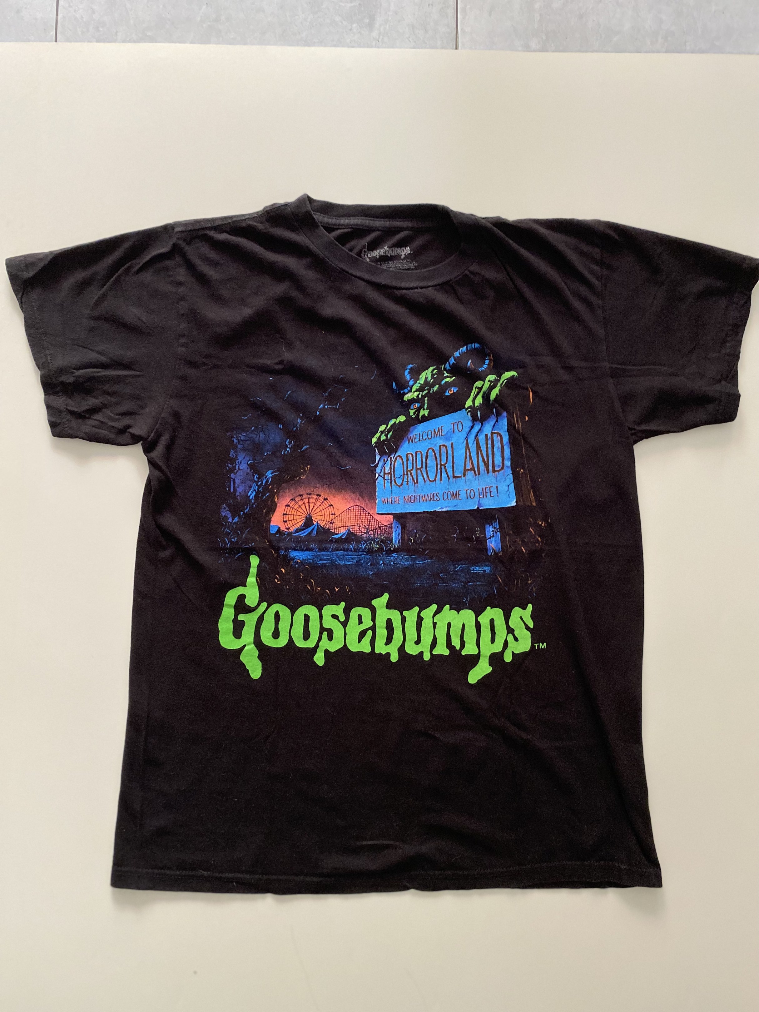 🔥 Kaos Film Goosebumps, Fesyen Pria, Pakaian , Atasan di Carousell