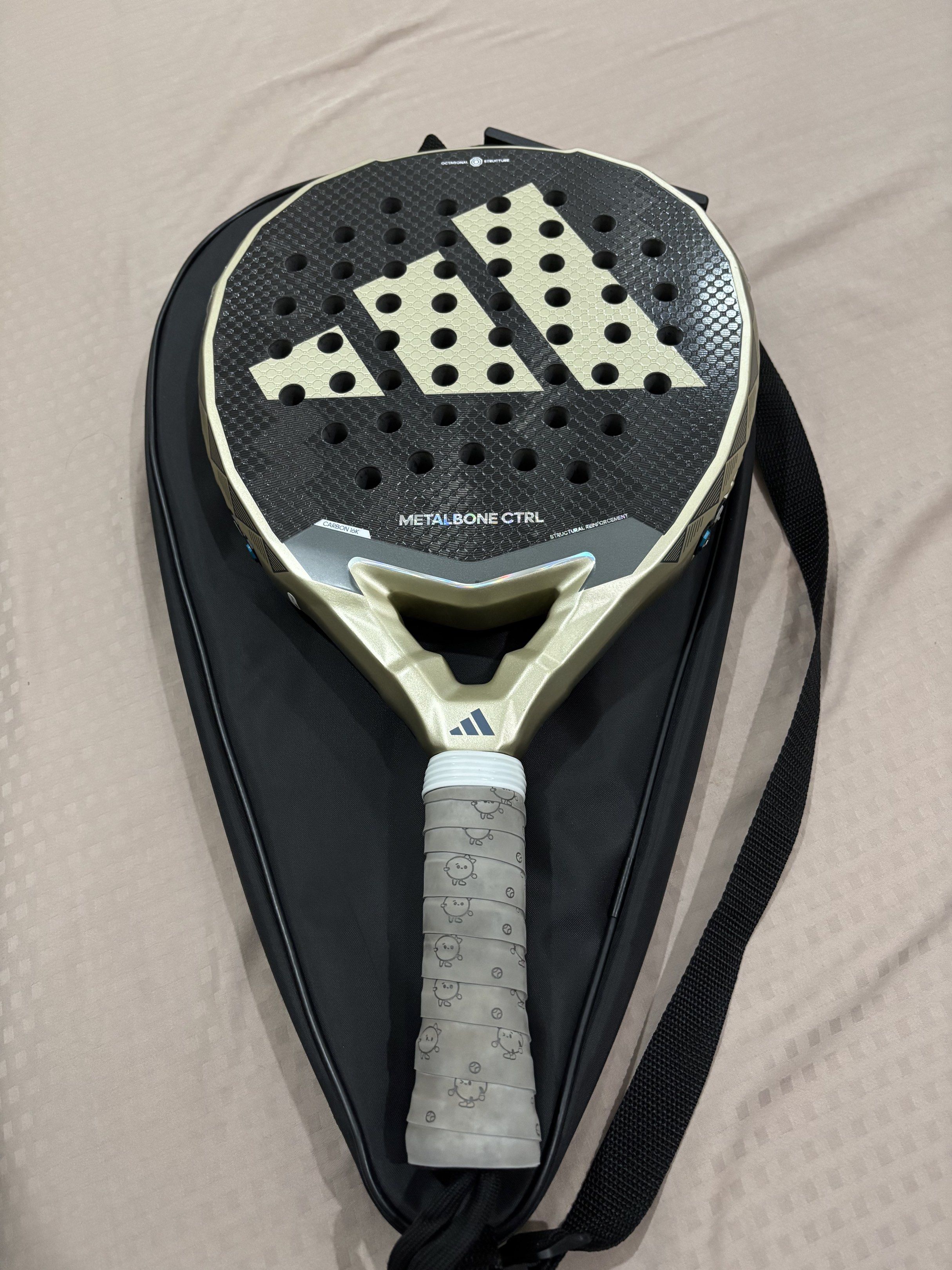 Adidas metalbone ctrl 3.4 2025 raket padel, Olah Raga, Perlengkapan ...
