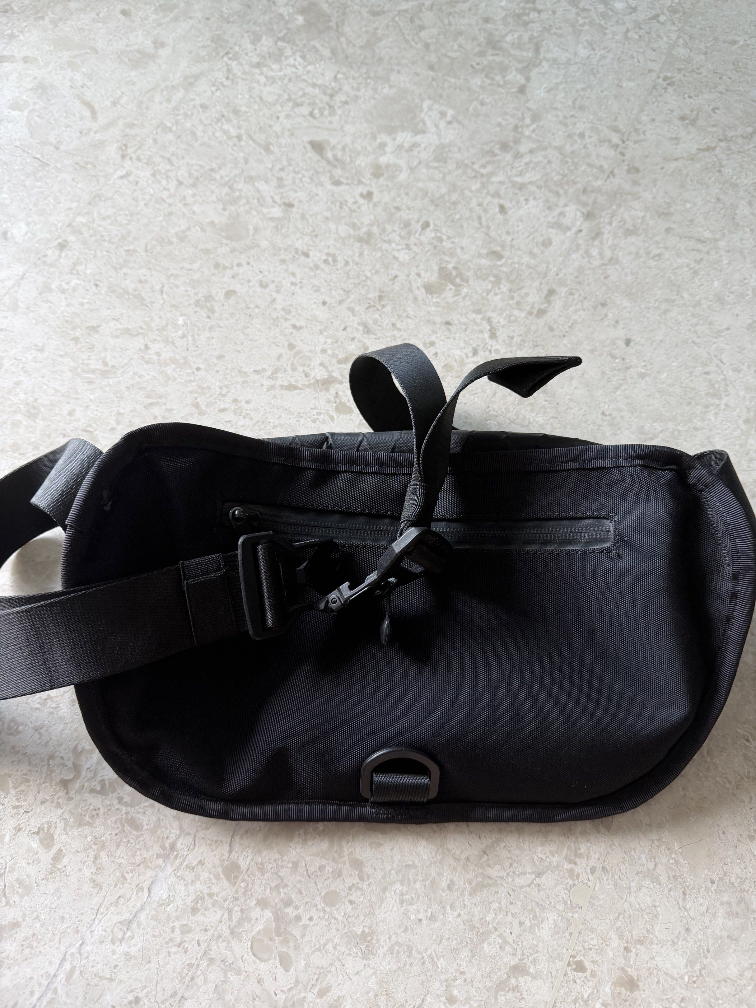 Alpaka Bravo Sling Mini, Men's Fashion, Bags, Sling Bags on Carousell