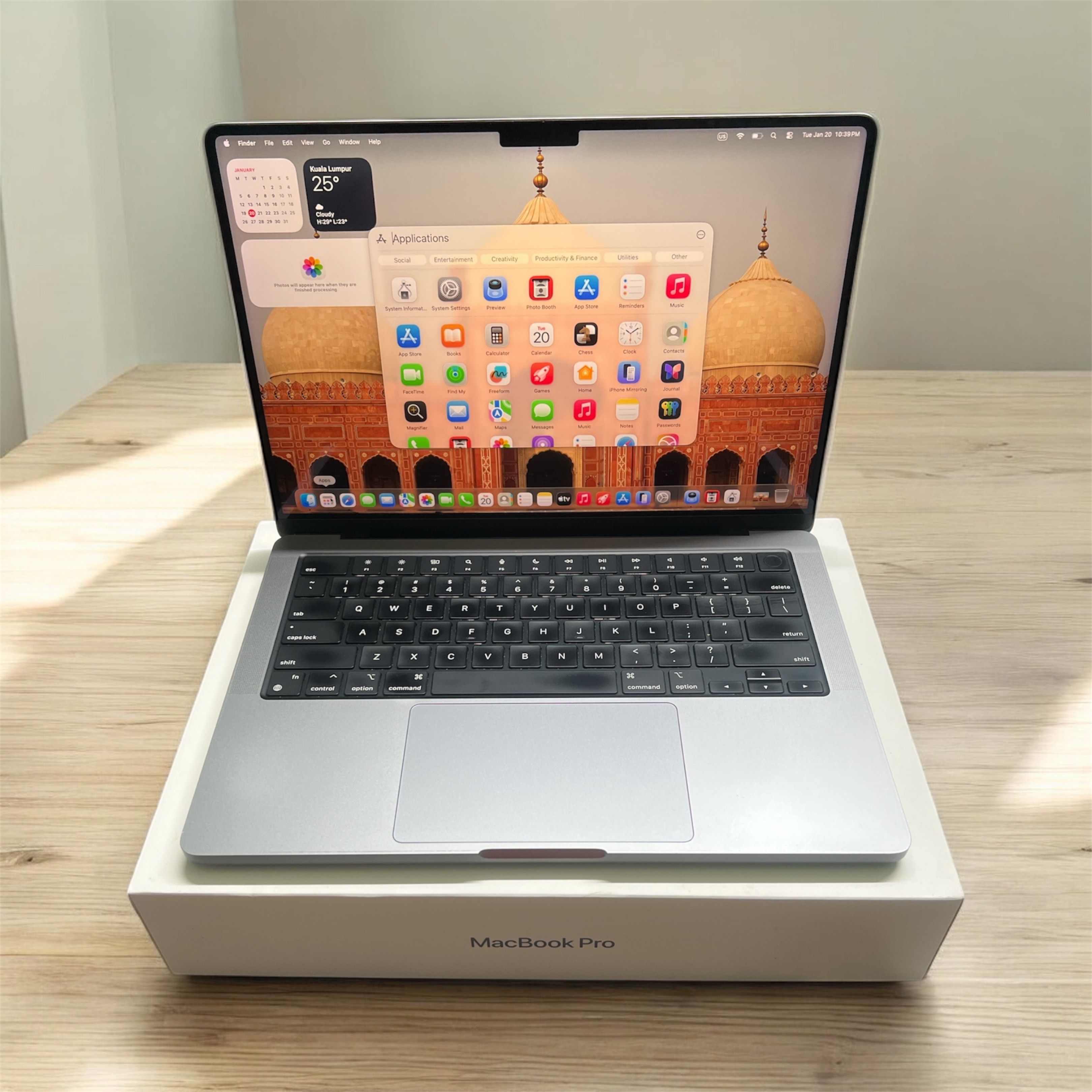 Apple MacBook Pro 14-inch M1 Pro, Computers & Tech, Laptops & Notebooks ...