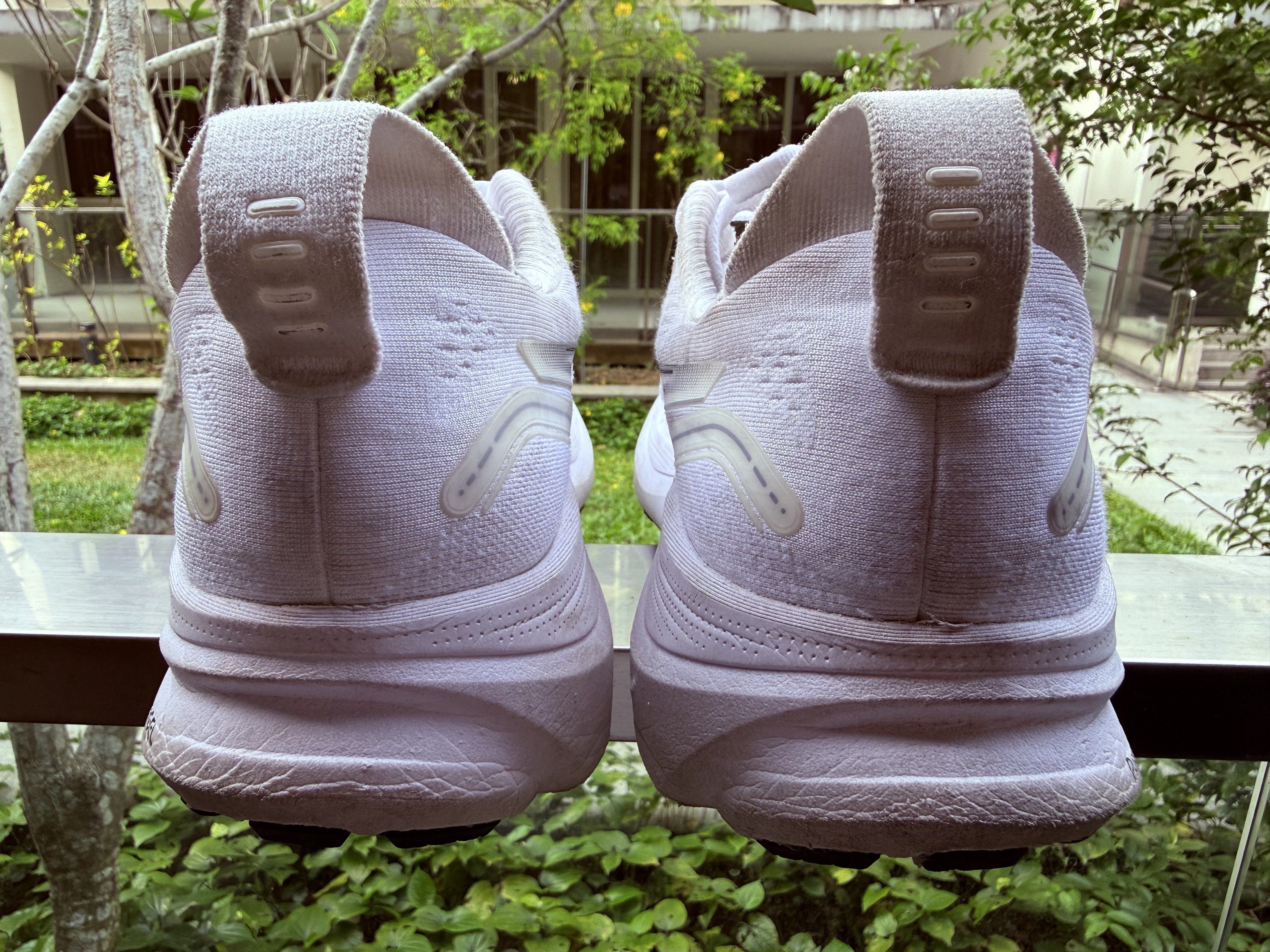 ASICS Gel-Nimbus 24 White Running Shoes, Men's Fashion, Footwear ...