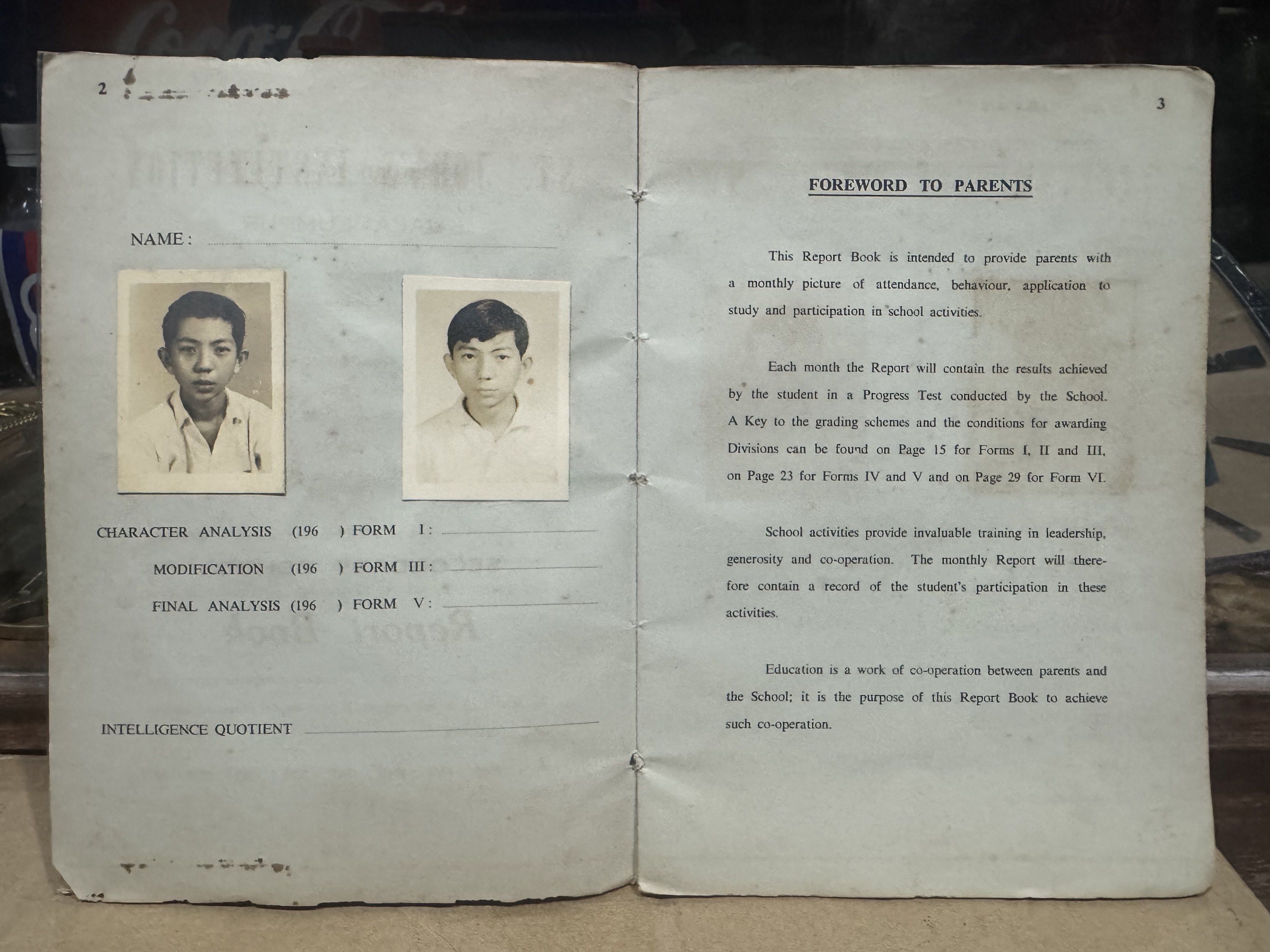 buku laporan sekolah vintaj dari Institusi St. John (St. John's ...