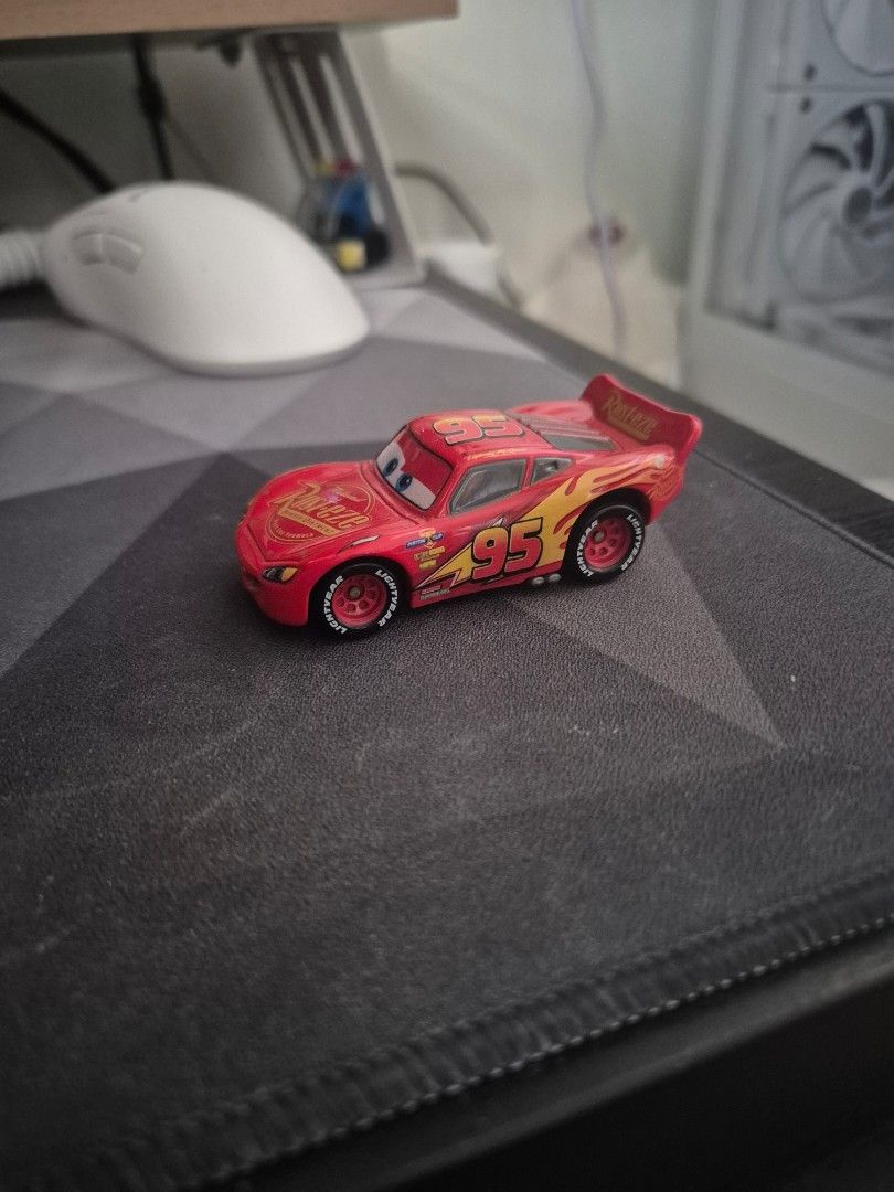 Disney Pixar Cars Lightning McQueen Toy Car, Hobbies & Toys, Toys ...