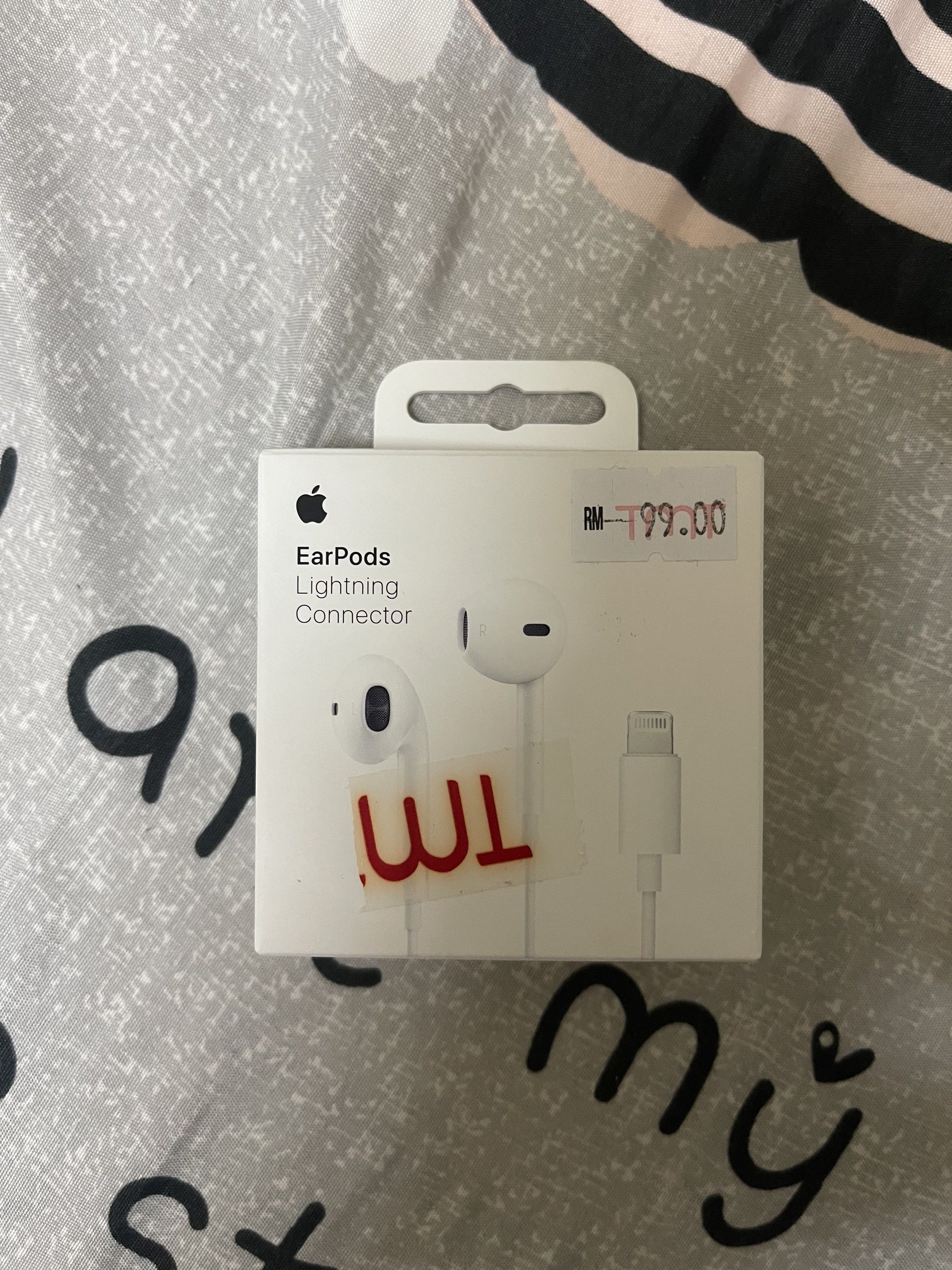 Earpods Lightning connector, Audio, Earphones on Carousell