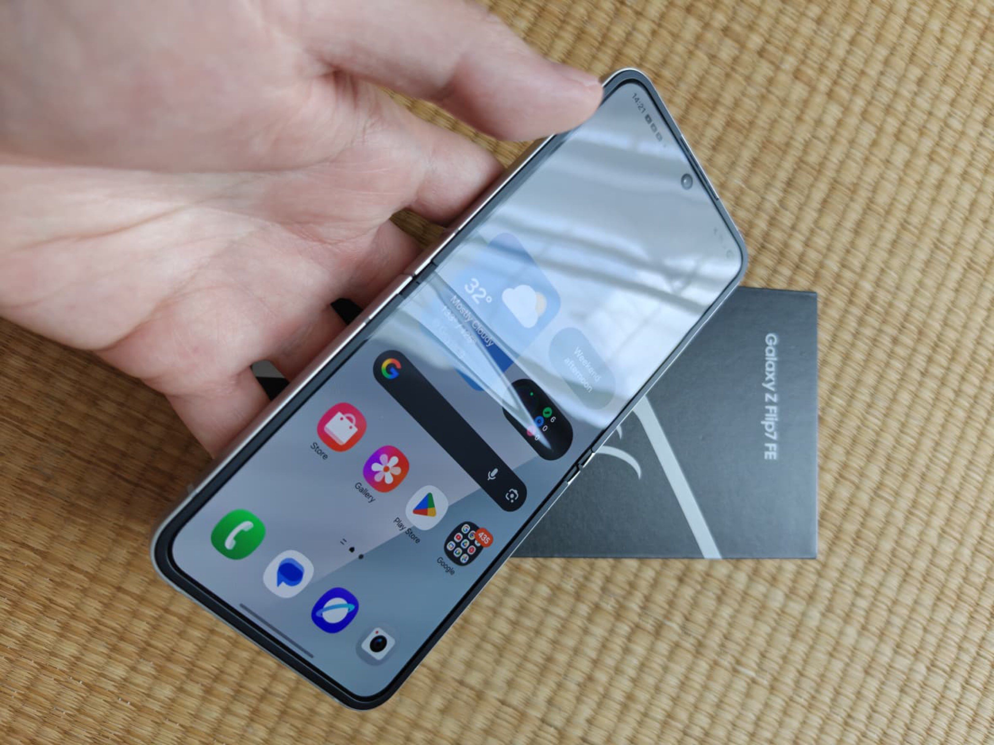 Galaxy Z Flip 7 FE White 128GB, Mobile Phones & Gadgets, Mobile Phones ...