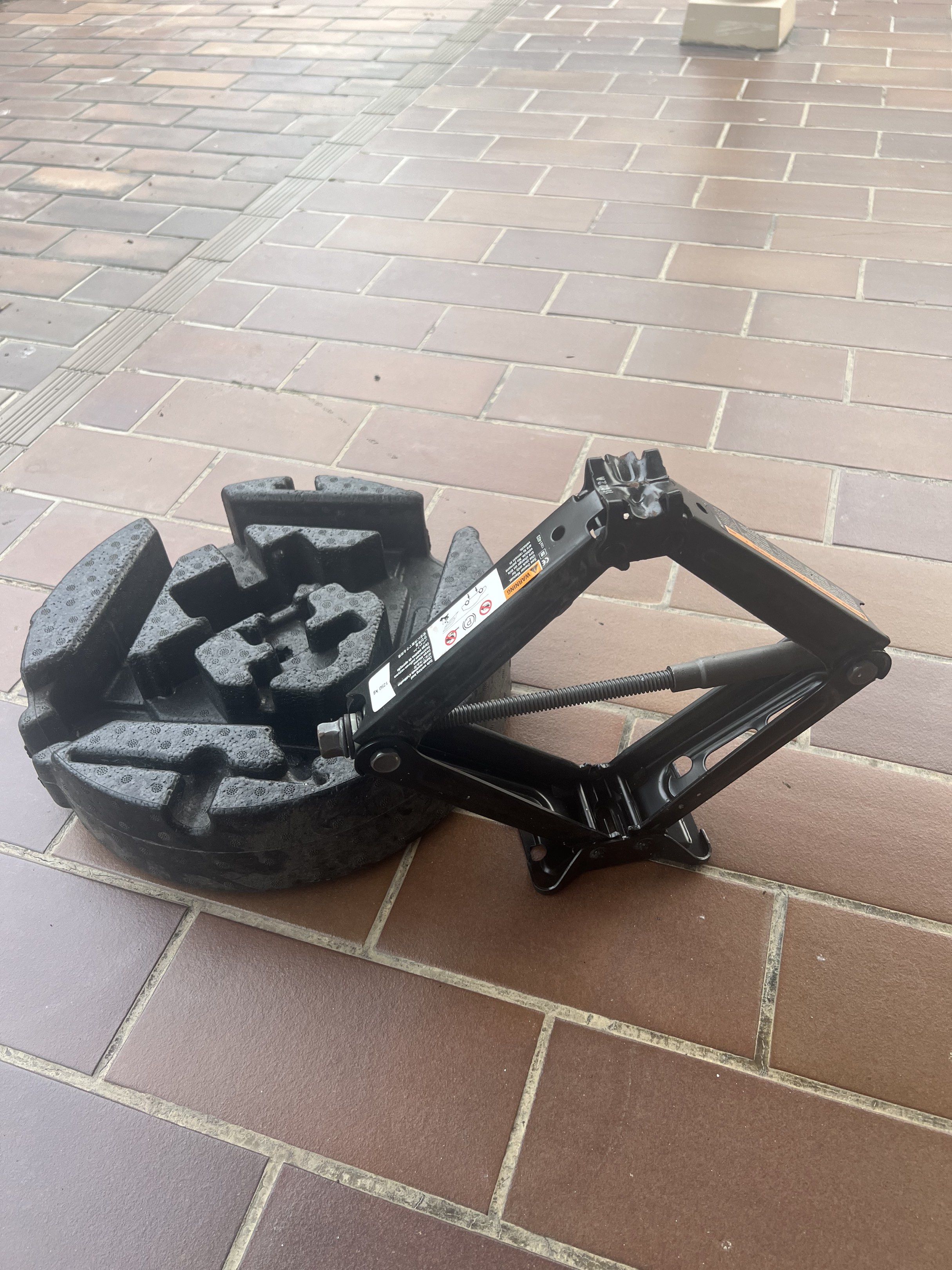 GM Car Jack with Foam Case, Car Accessories, Accessories on Carousell