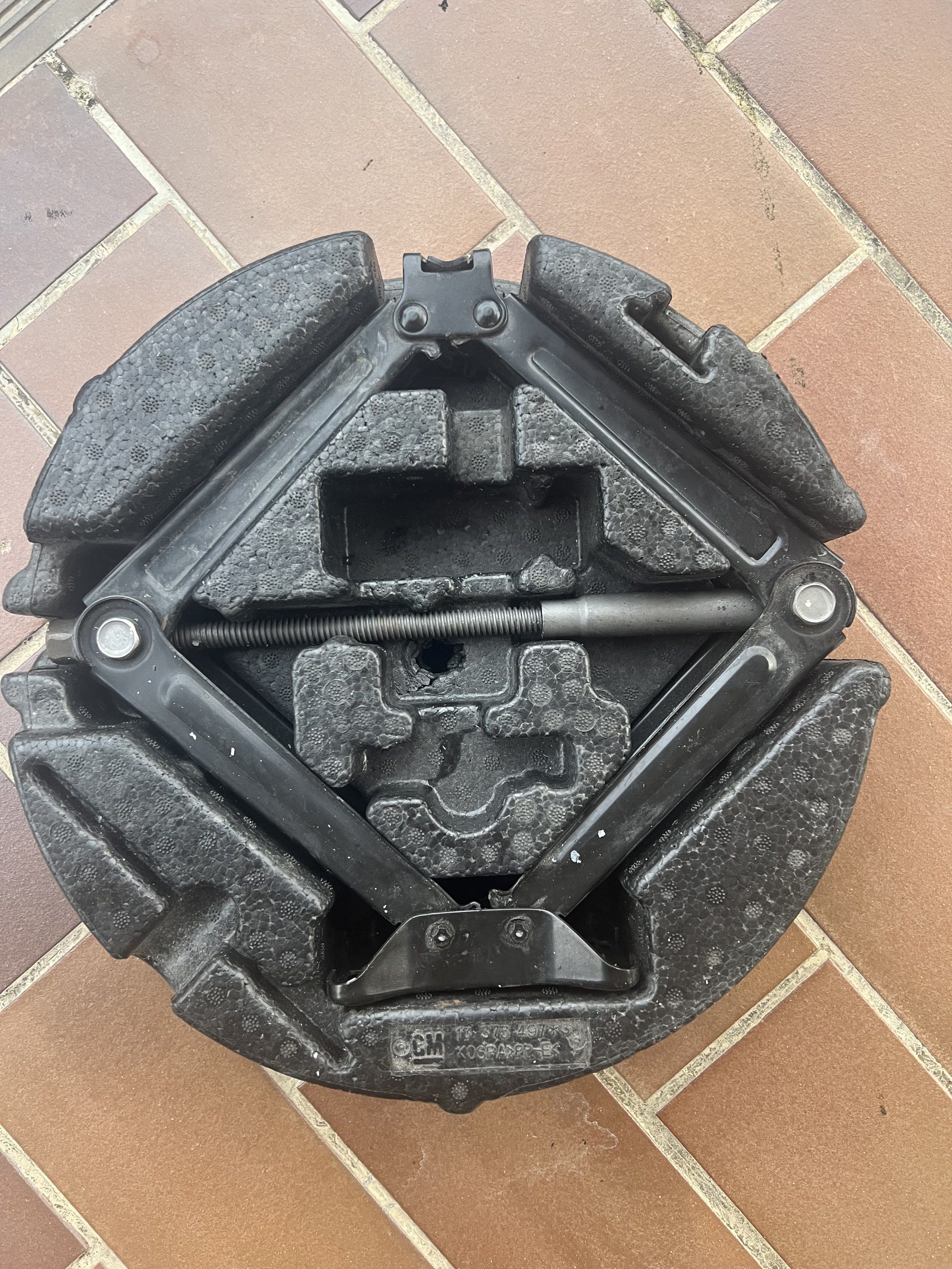 GM Car Jack with Foam Case, Car Accessories, Accessories on Carousell