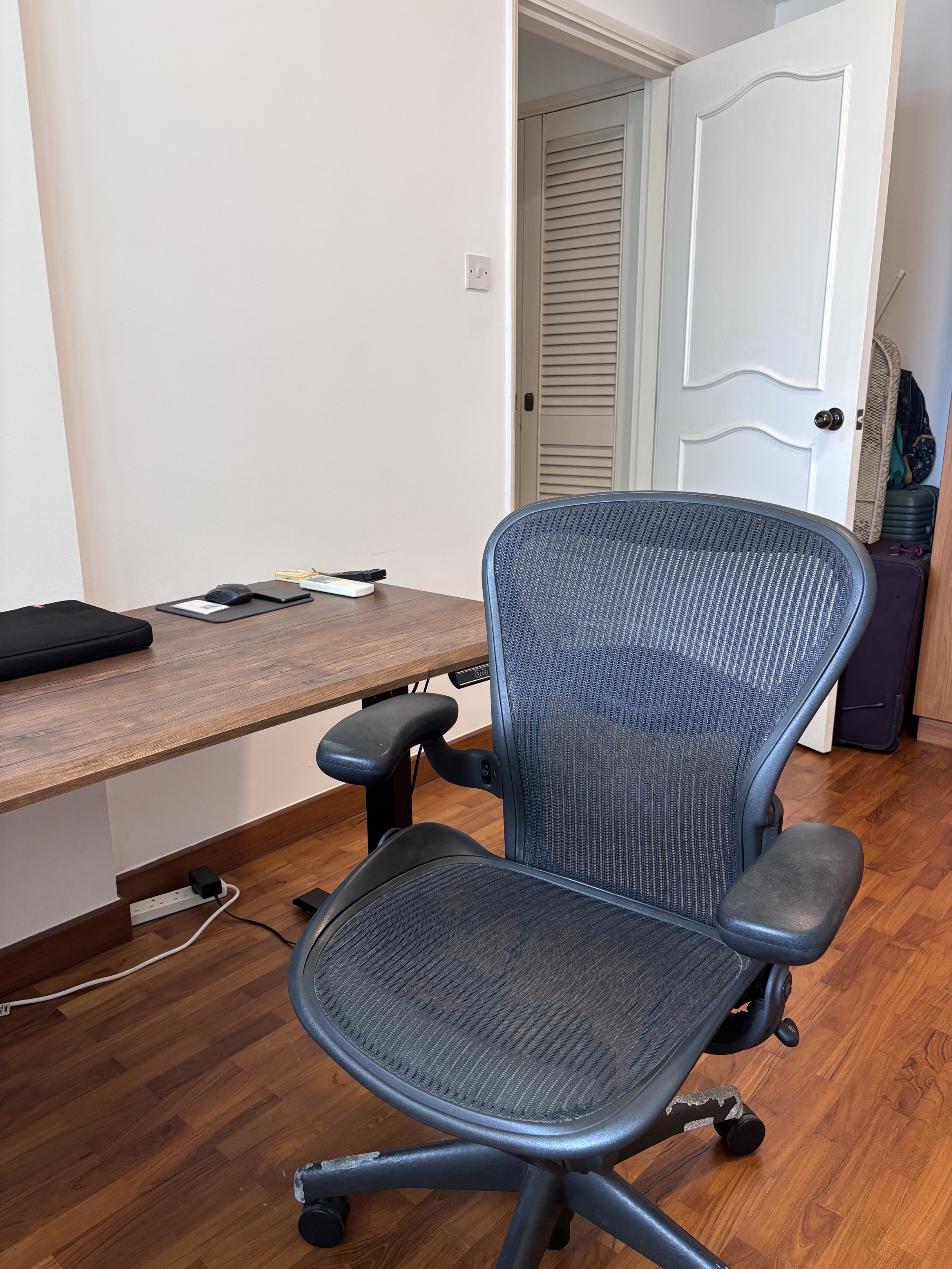 Herman Miller Aeron Chair - Black, Furniture & Home Living, Furniture ...