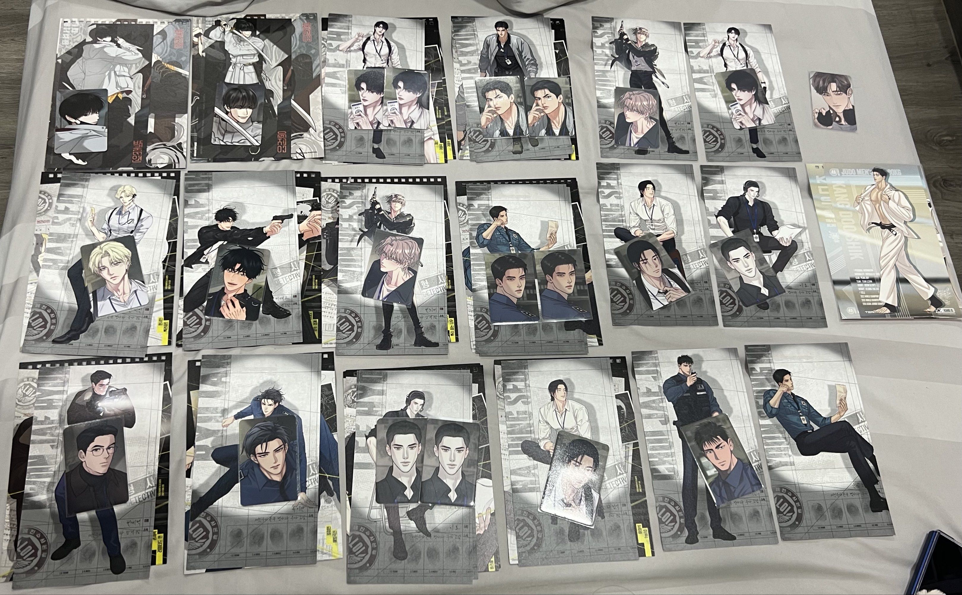 Lezhin Bomtoon 2025 seasons' greetings Photocards pc set, Hobbies ...