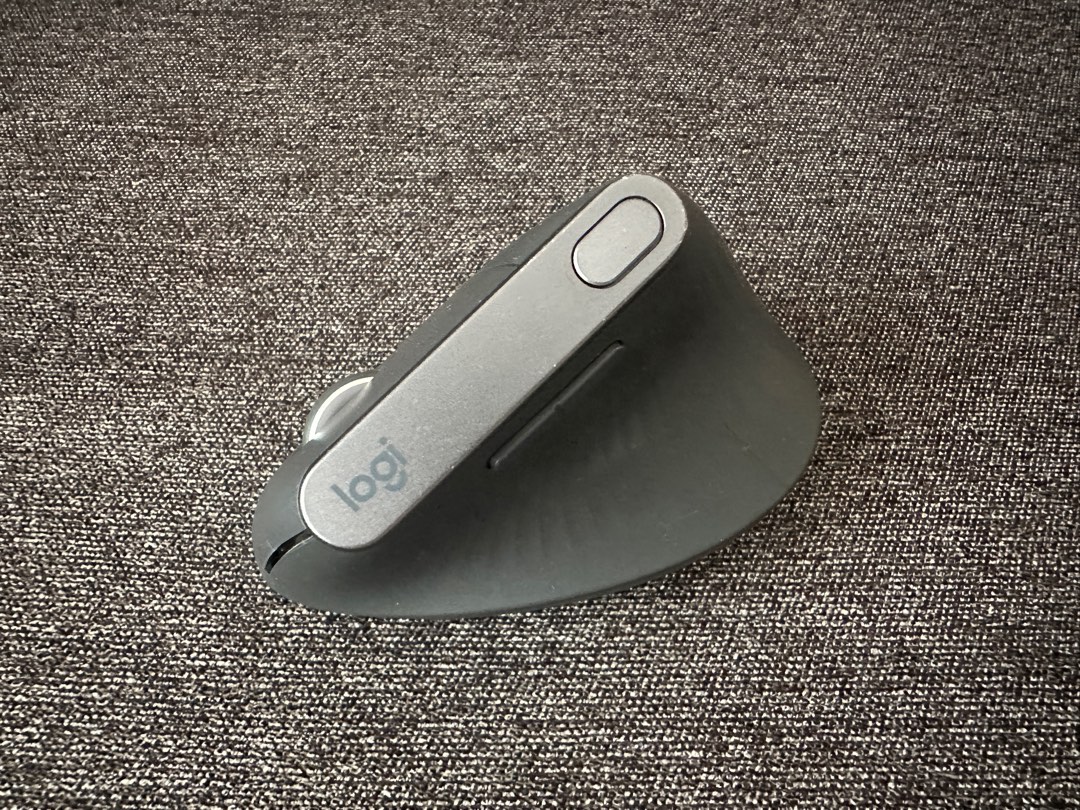 Logitech MX vertical ergonomic mouse (men hands), Computers & Tech, Parts & Accessories, Mouse ...