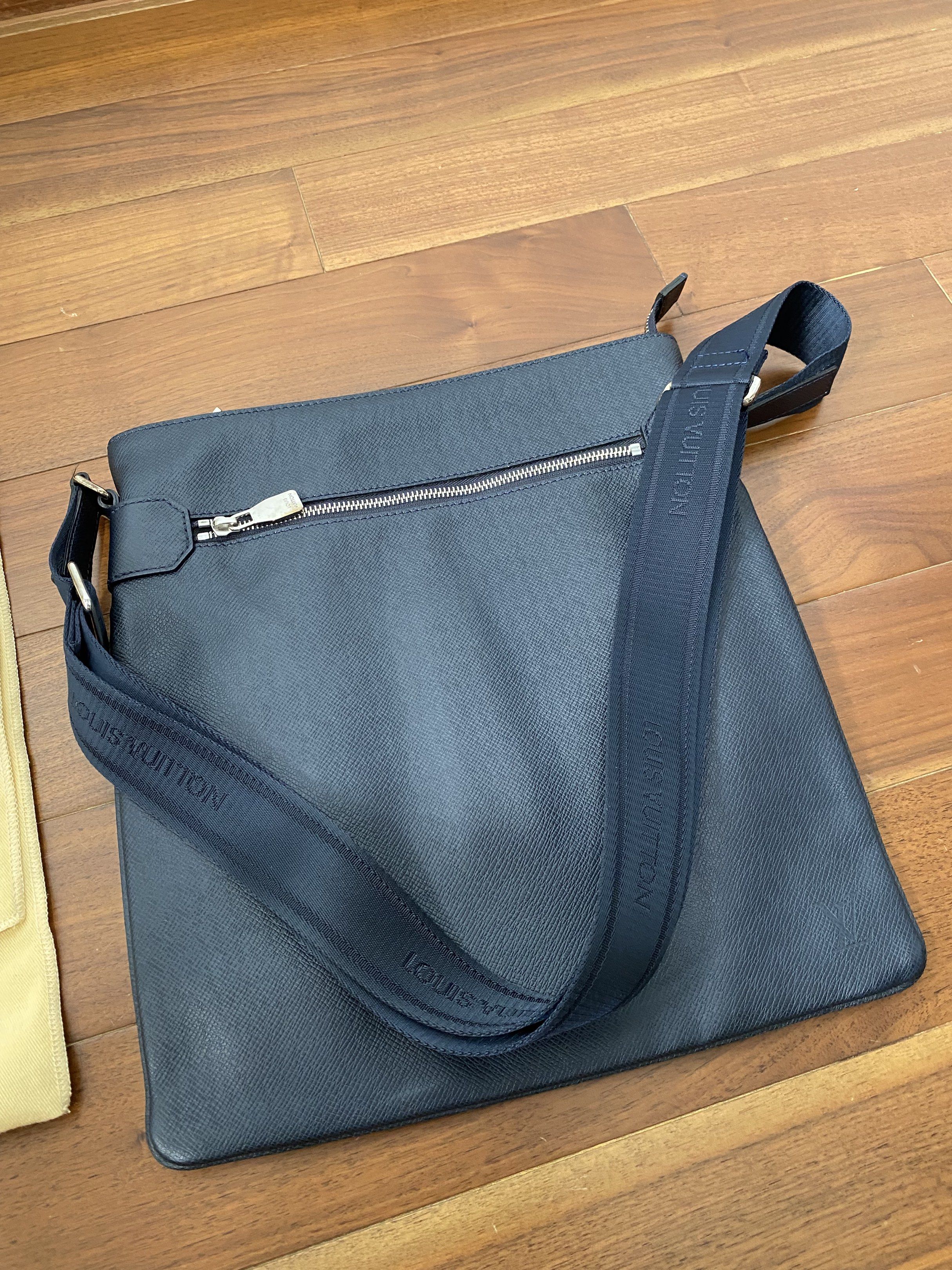 LV Louis Vuitton Sasha Taiga Boreal (With E Invoice), Luxury, Bags ...