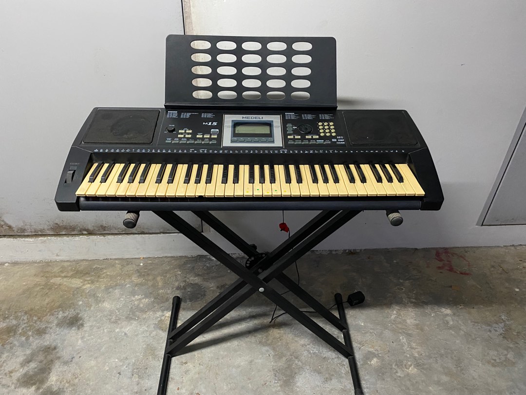 Medeli M15 Keyboard with Stand, Hobbies & Toys, Musical Instruments on ...
