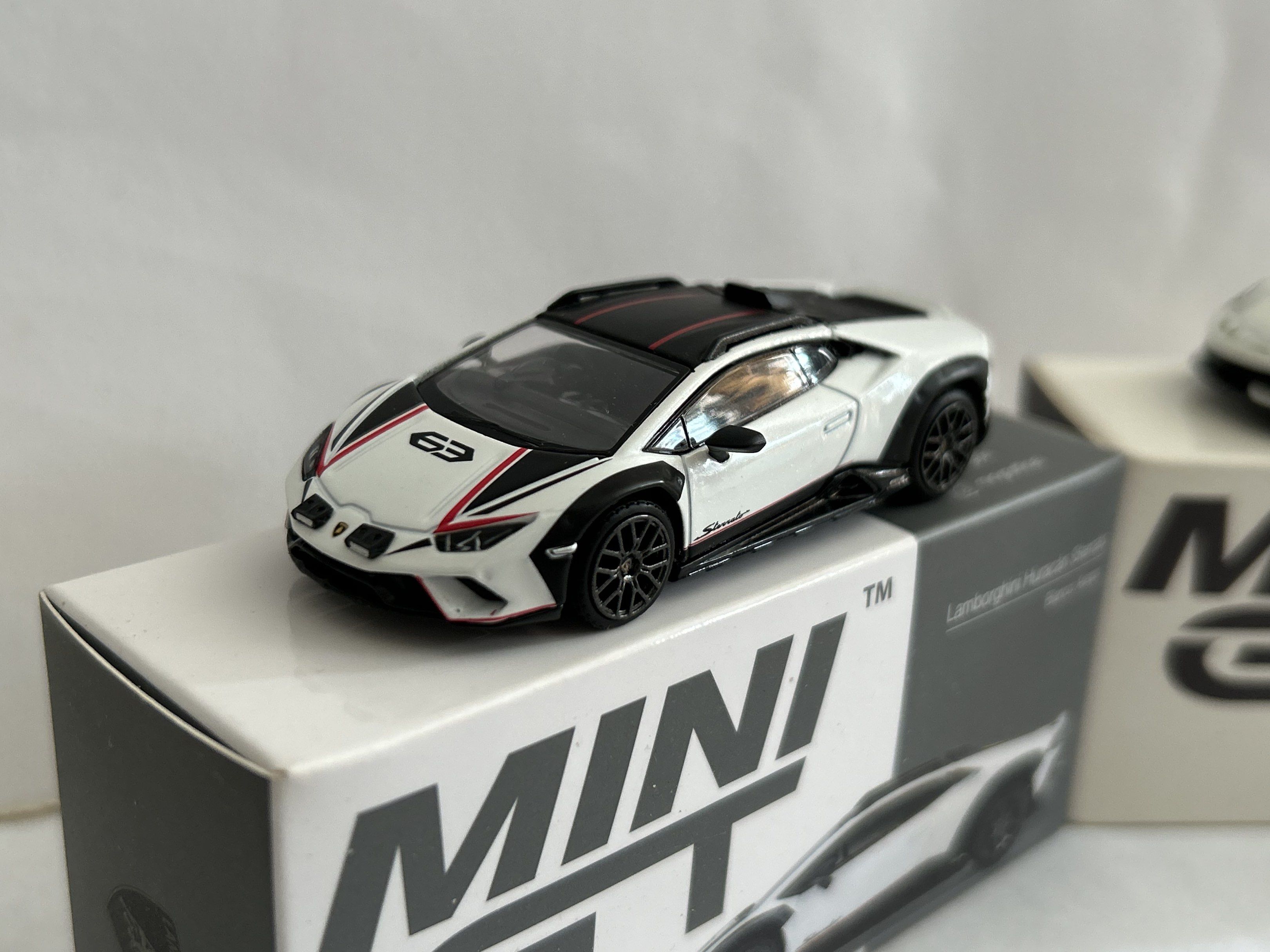 Mini GT 1/64 Lamborghini Huracan Sterrato Bianco Asopo & Lamborghini ...