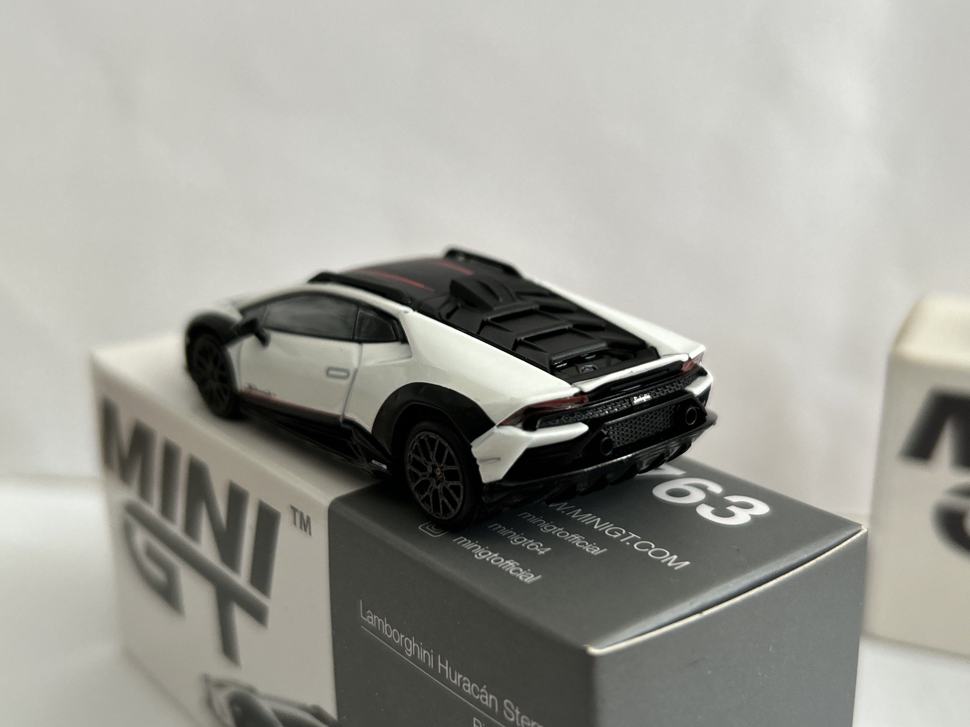Mini GT 1/64 Lamborghini Huracan Sterrato Bianco Asopo & Lamborghini ...