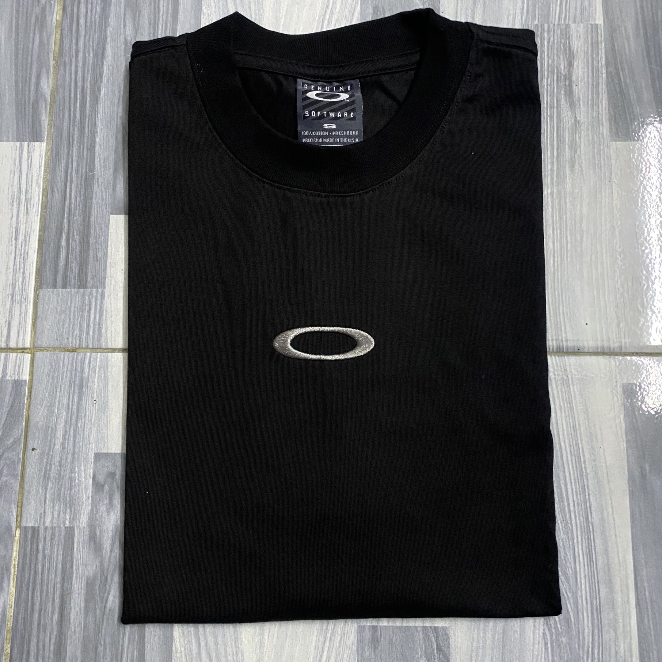 OAKLEY Center Logo, Men's Fashion, Tops & Sets, Tshirts & Polo Shirts ...