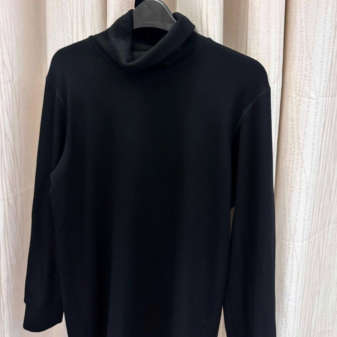 (One Set) Uniqlo HEATTECH ULTRA WARM Tight and T-Shirt Turtle Neck (M ...