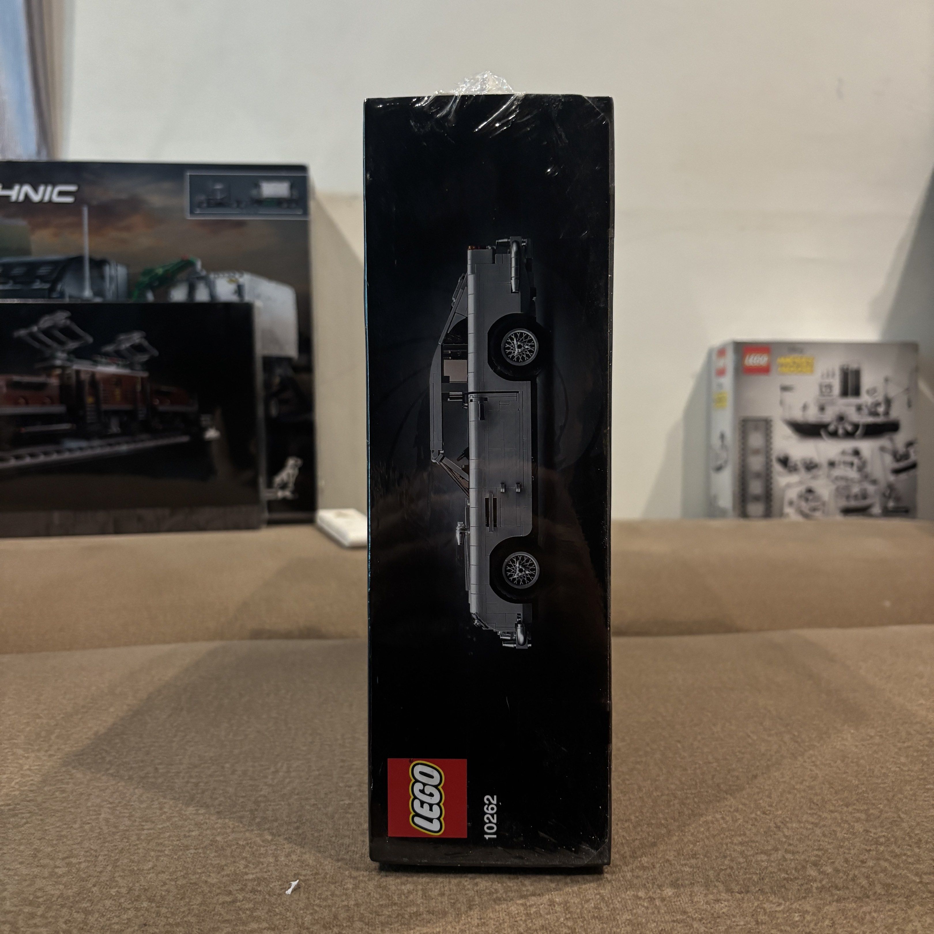 (RETIRED SET) LEGO Creator James Bond Aston Martin DB5 10262, Hobbies ...