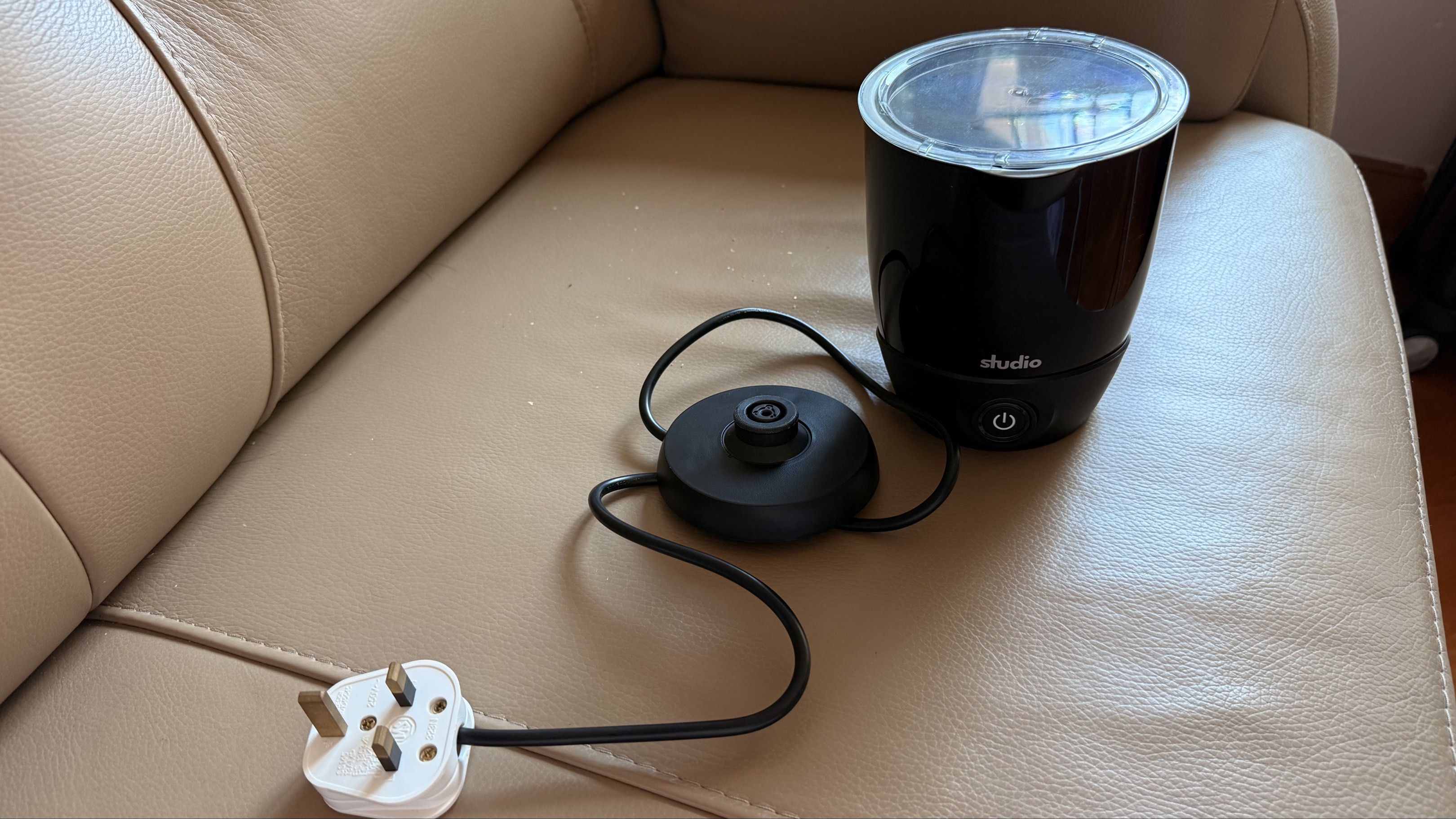 Studio Milk Frother, 家庭電器, 廚房電器, 咖啡機及咖啡壺 - Carousell