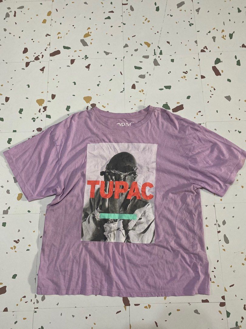 Tupac Shakur graphic T shirt 📍Dimes: 22 x 26 📍Condition: Excellent 📍 ...