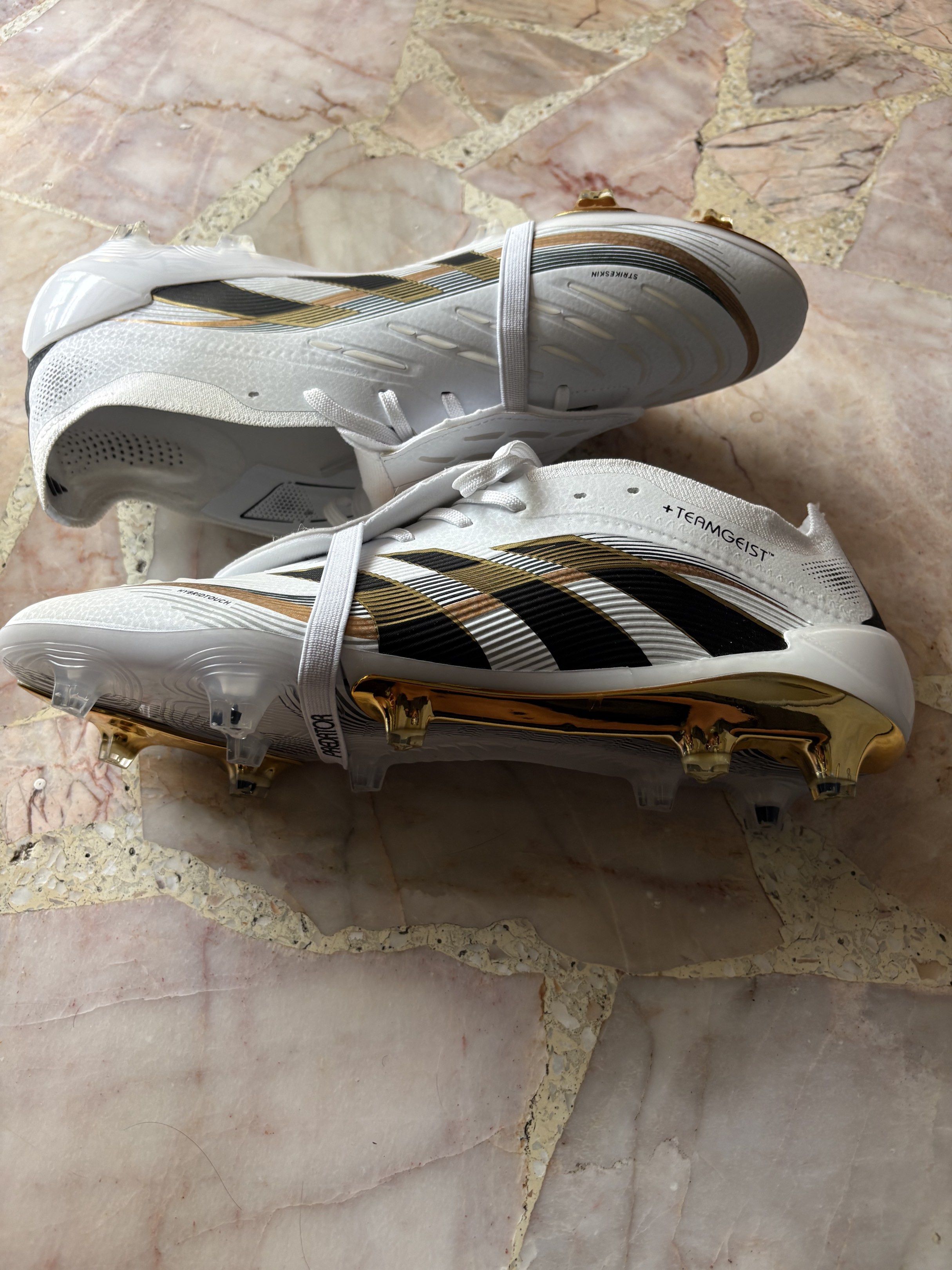 Adidas teamgeist predator elite fold-over tongue, Sports Equipment ...