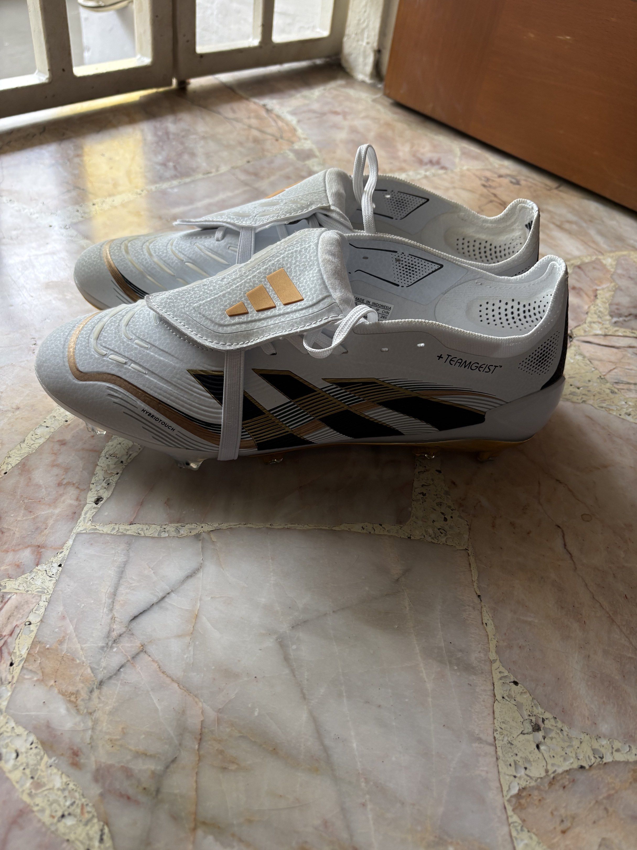 Adidas teamgeist predator elite fold-over tongue, Sports Equipment ...