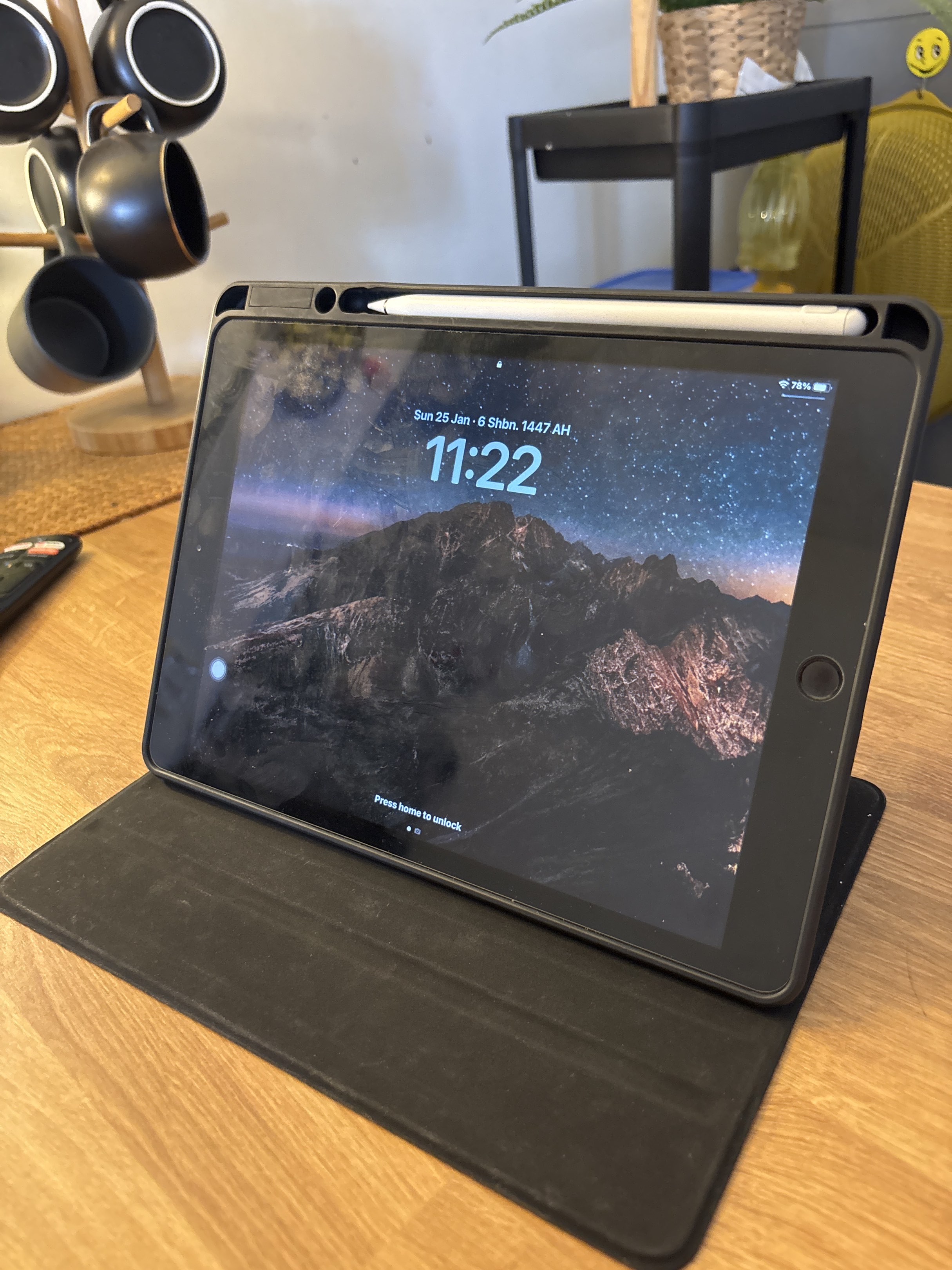 Apple ipad 7th generation with cover and ugreen pen, Mobile Phones ...