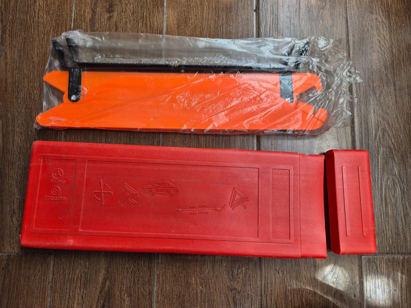 Car Warning Triangle - New, Car Accessories, Accessories on Carousell