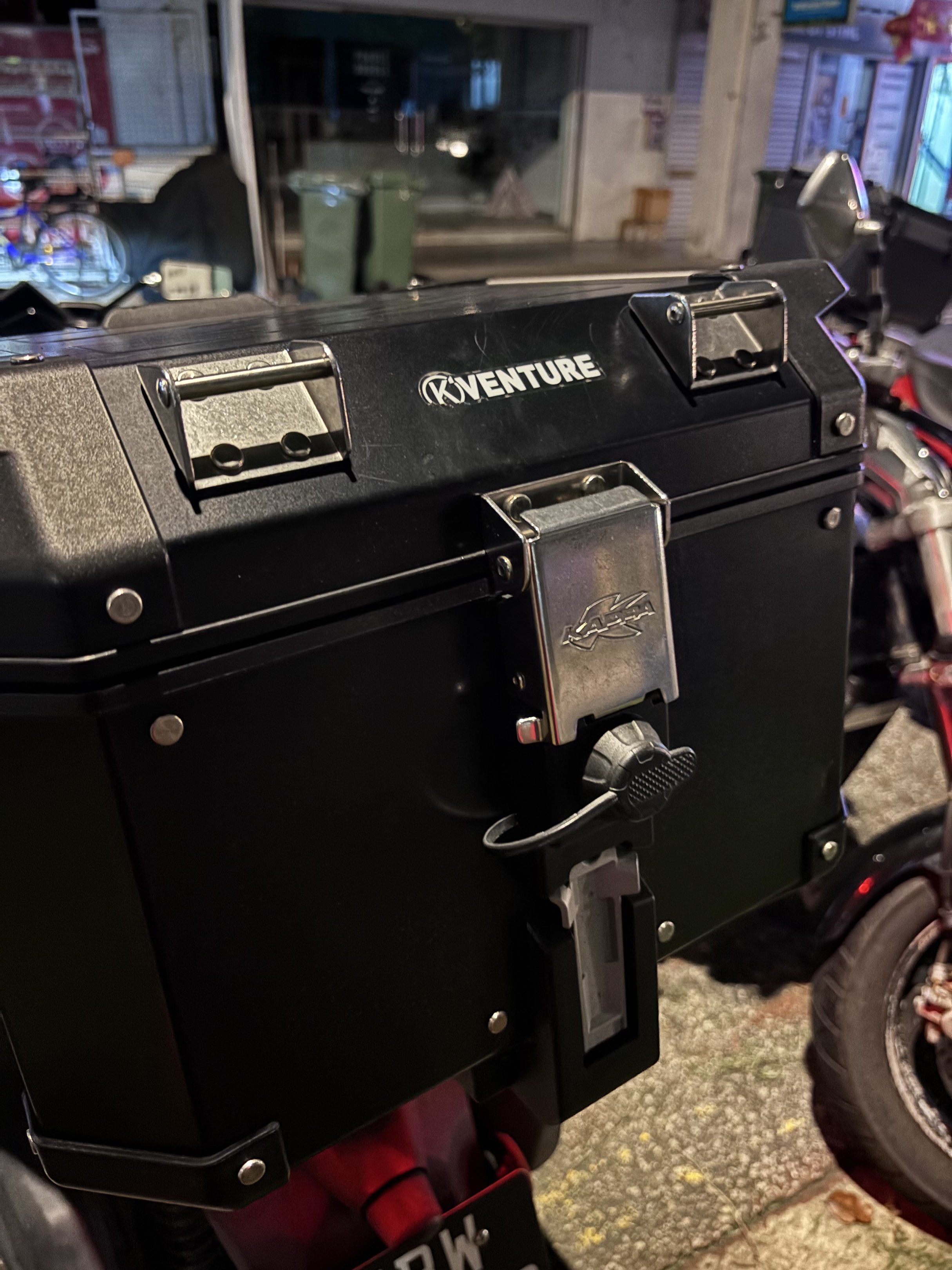 🎁FREE DELIVERY🎁 GIVI Kappa Kventure 42L w Monokey base plate ...