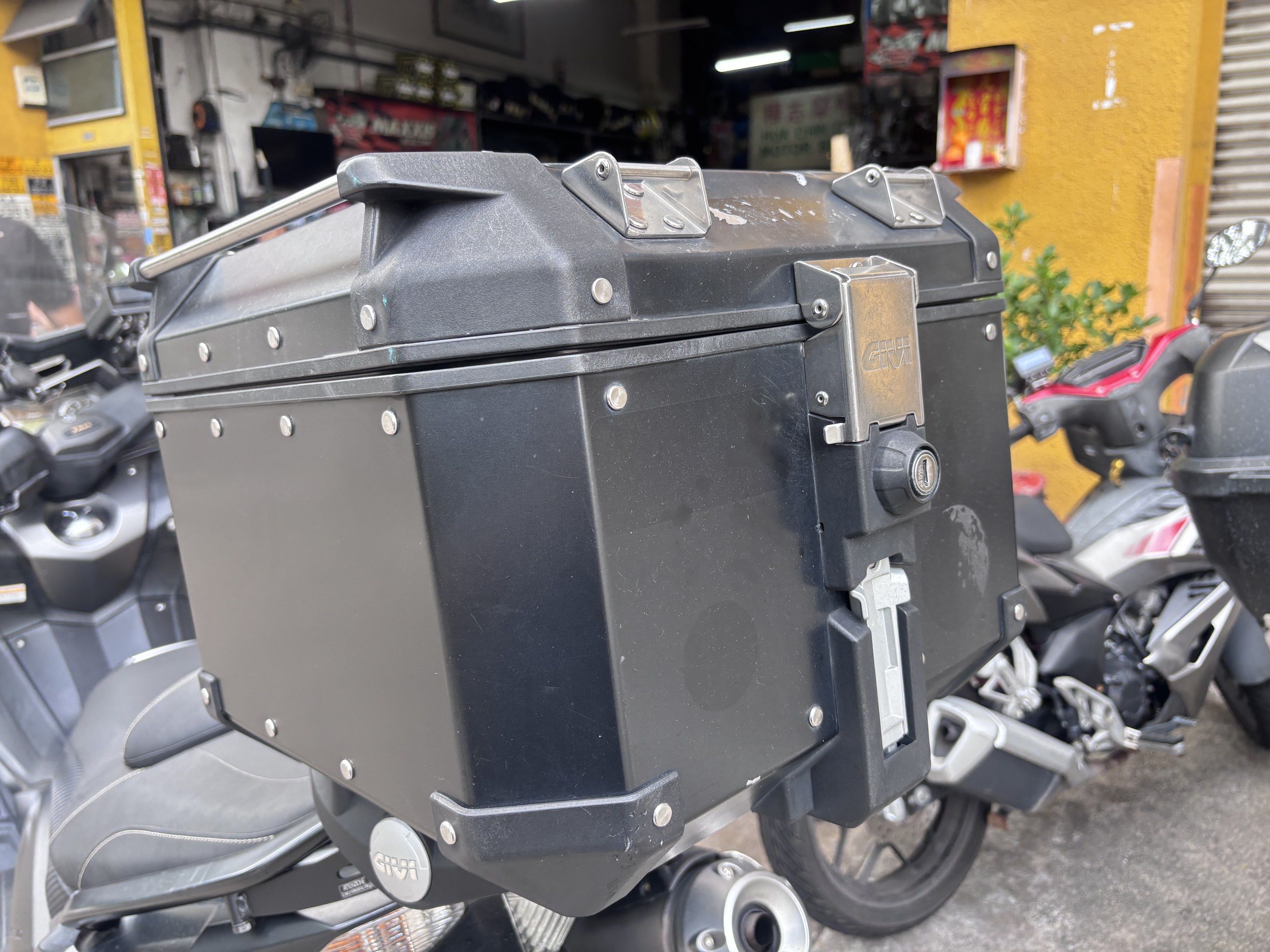 🎁FREE DELIVERY🎁 GIVI Kappa Kventure 42L w Monokey base plate ...