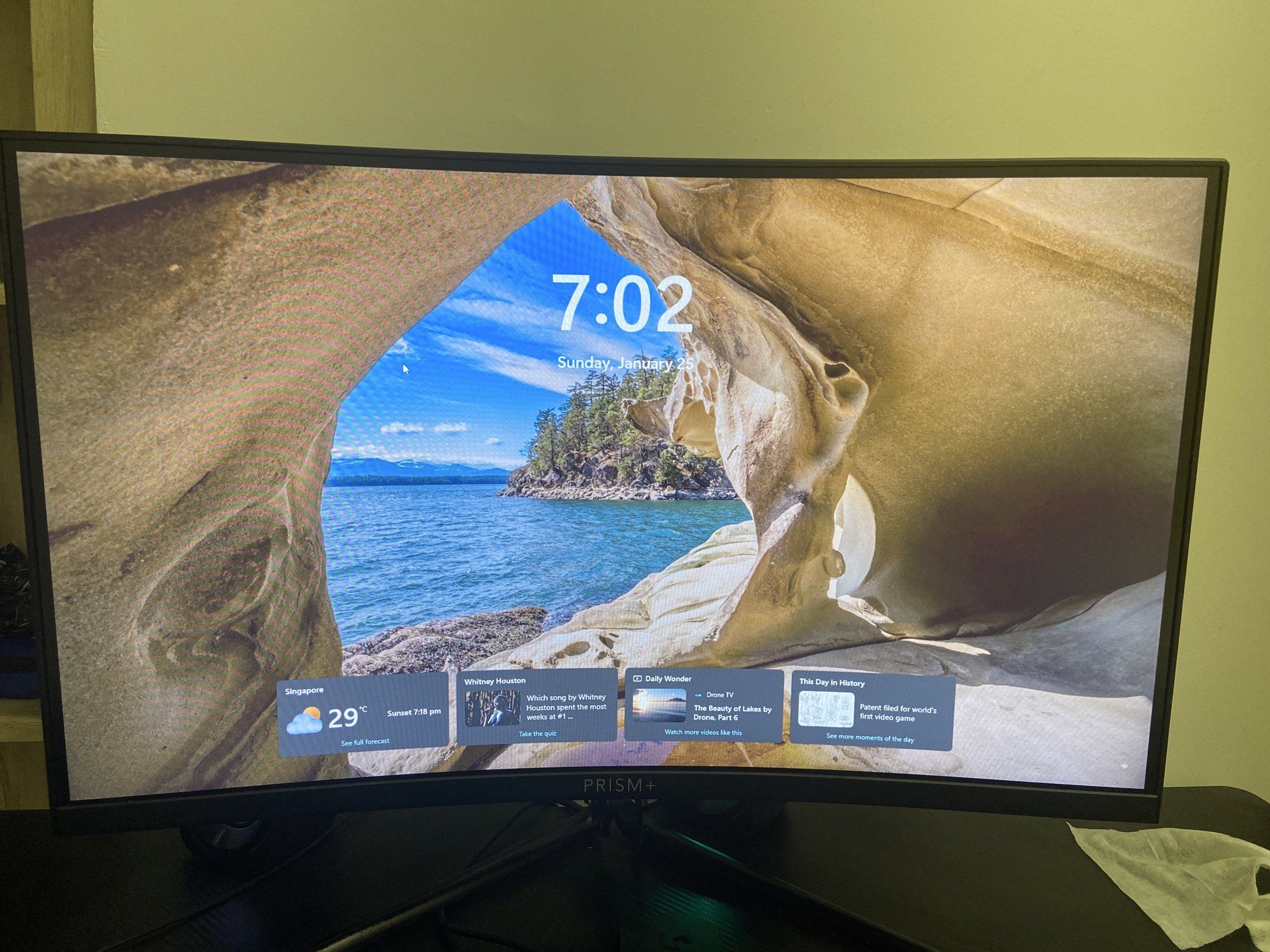 Gaming PC Setup - Prism+ Monitor, Logitech Mouse, Mechanical Keyboard ...