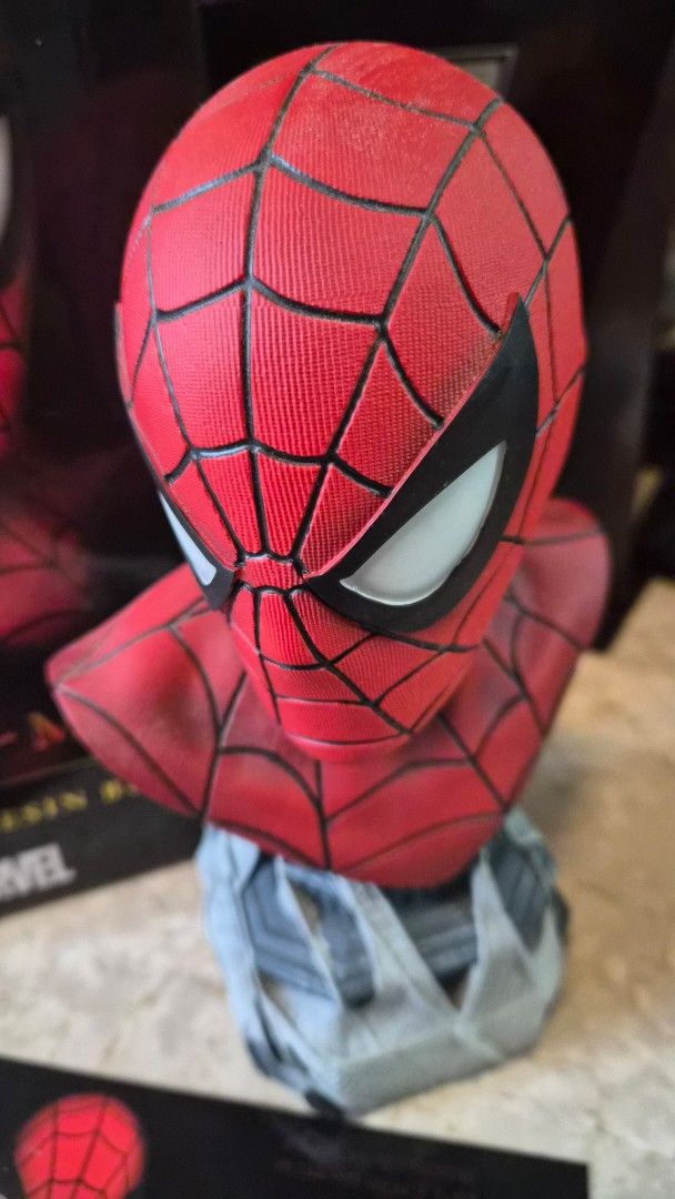 Legends Marvel Spider-Man 1/2 Scale Resin Bust, Hobbies & Toys, Toys ...