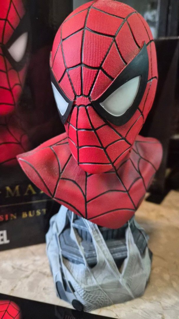 Legends Marvel Spider-Man 1/2 Scale Resin Bust, Hobbies & Toys, Toys ...