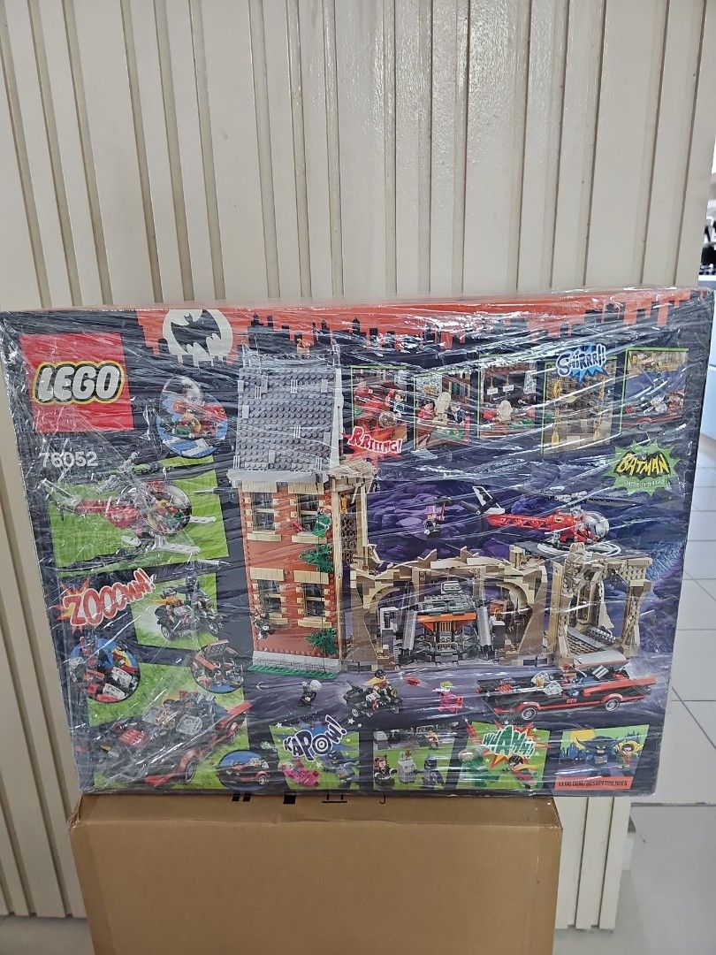 LEGO DC Comics Super Heroes Batman Classic TV series - Batcave 76052 ...