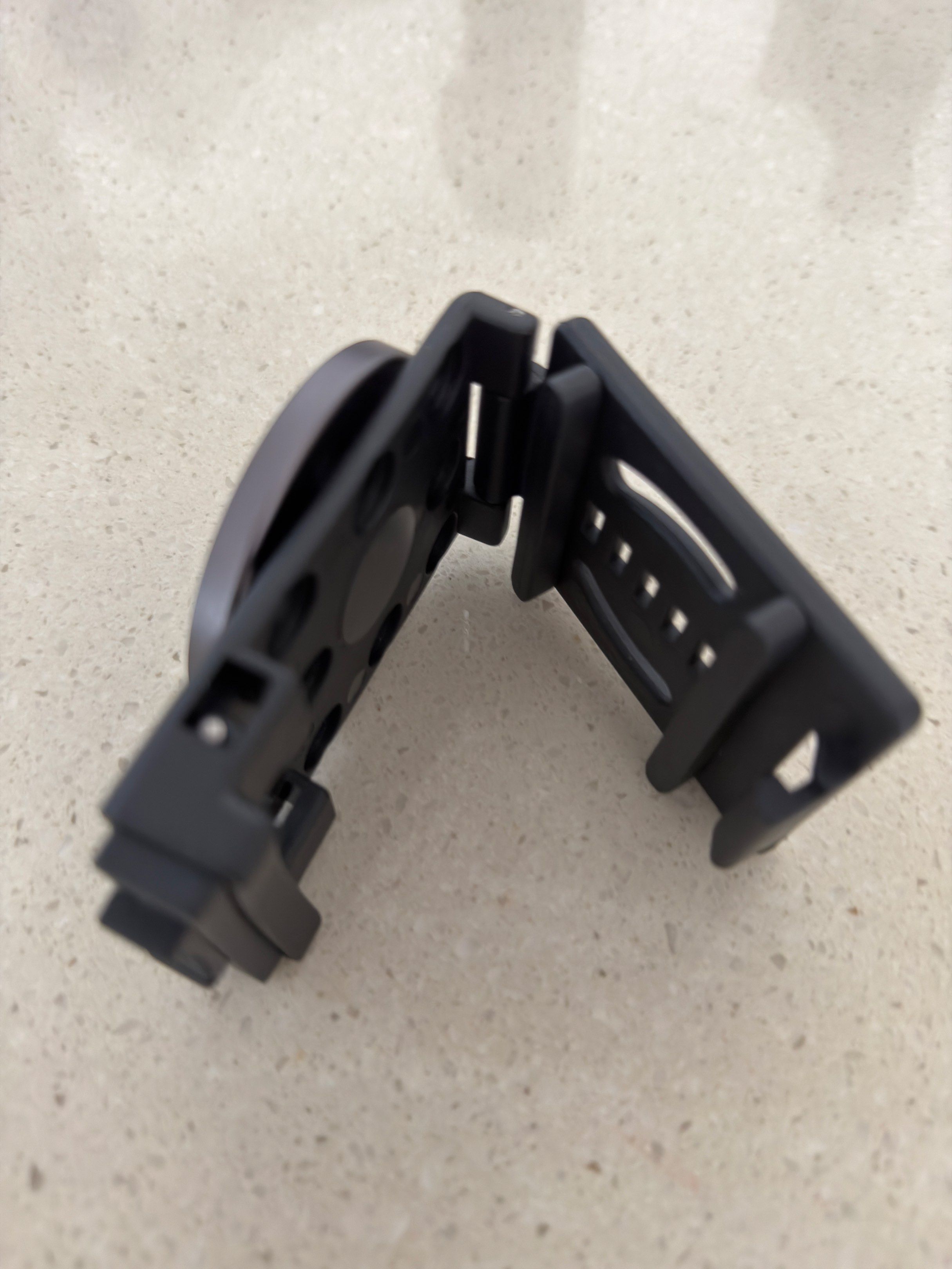 MagSafe backpack clip for mobile phone, Photography, Photography ...