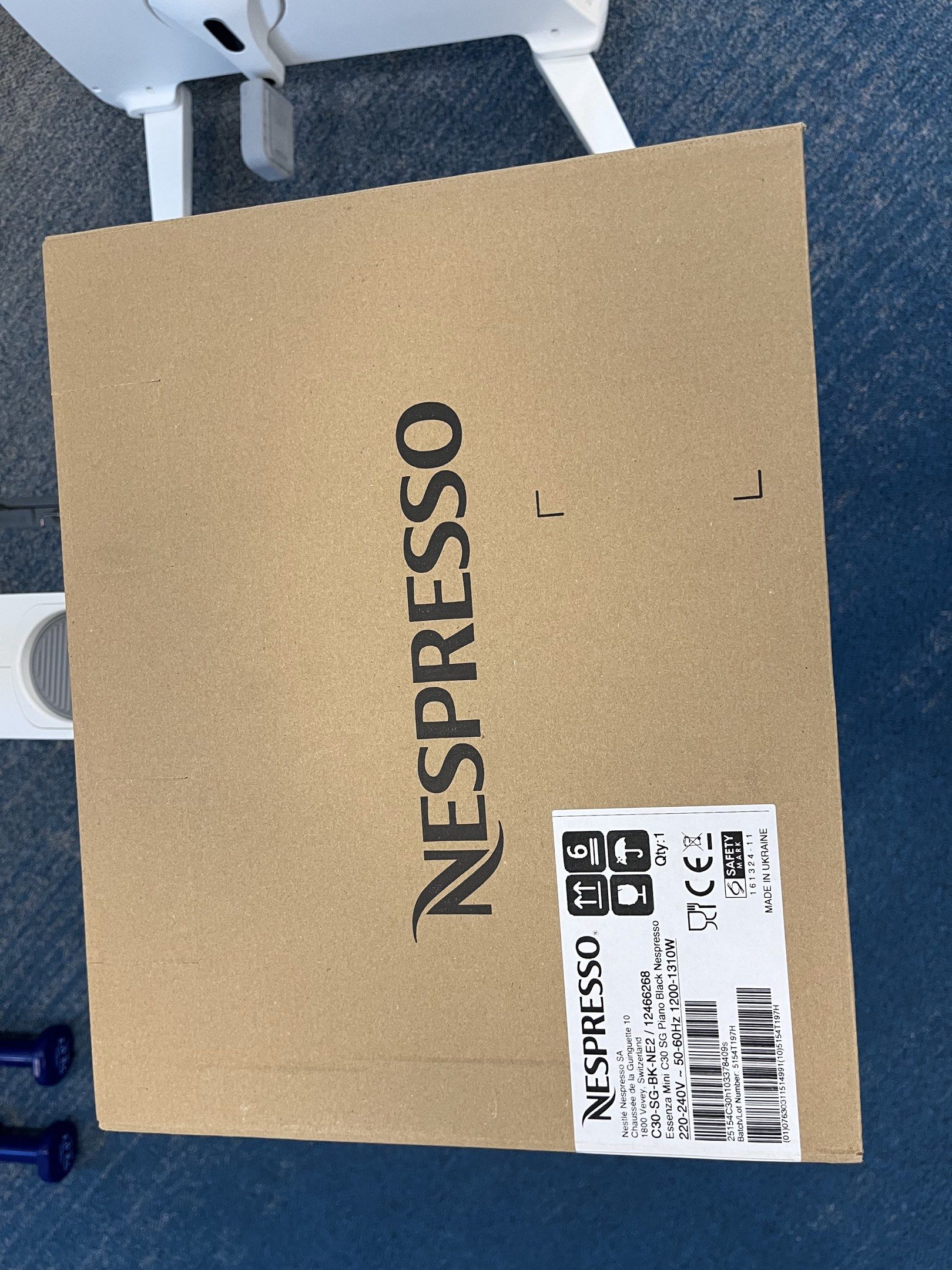 Nespresso Essenza Mini 咖啡機, 家庭電器, 廚房電器, 咖啡機及咖啡壺 - Carousell