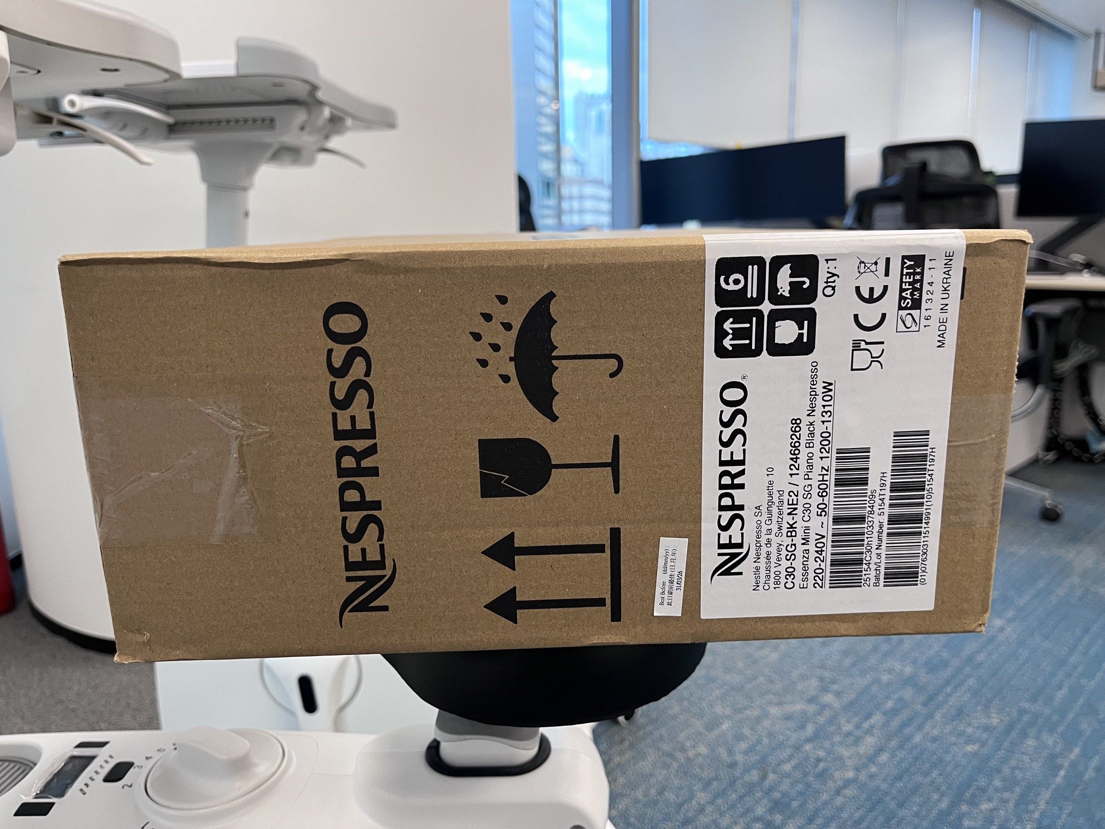 Nespresso Essenza Mini 咖啡機, 家庭電器, 廚房電器, 咖啡機及咖啡壺 - Carousell