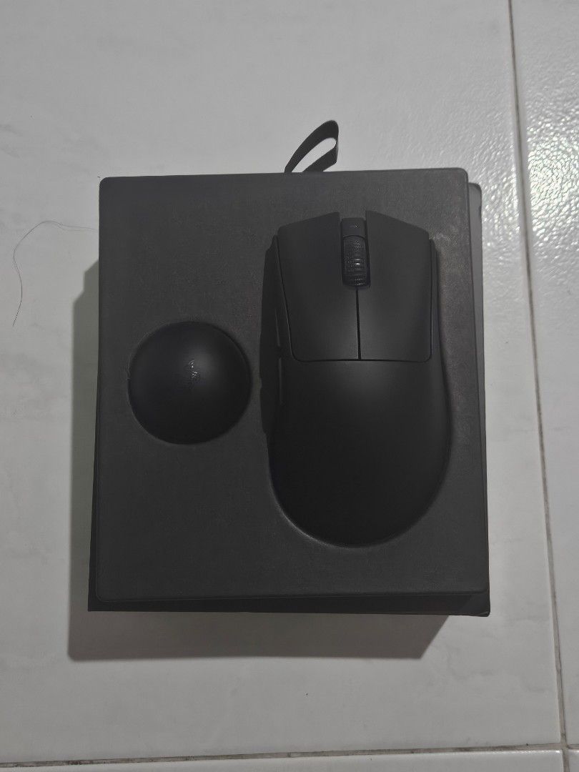 Razer DeathAdder V4 Pro Gaming mouse, Computers & Tech, Parts ...