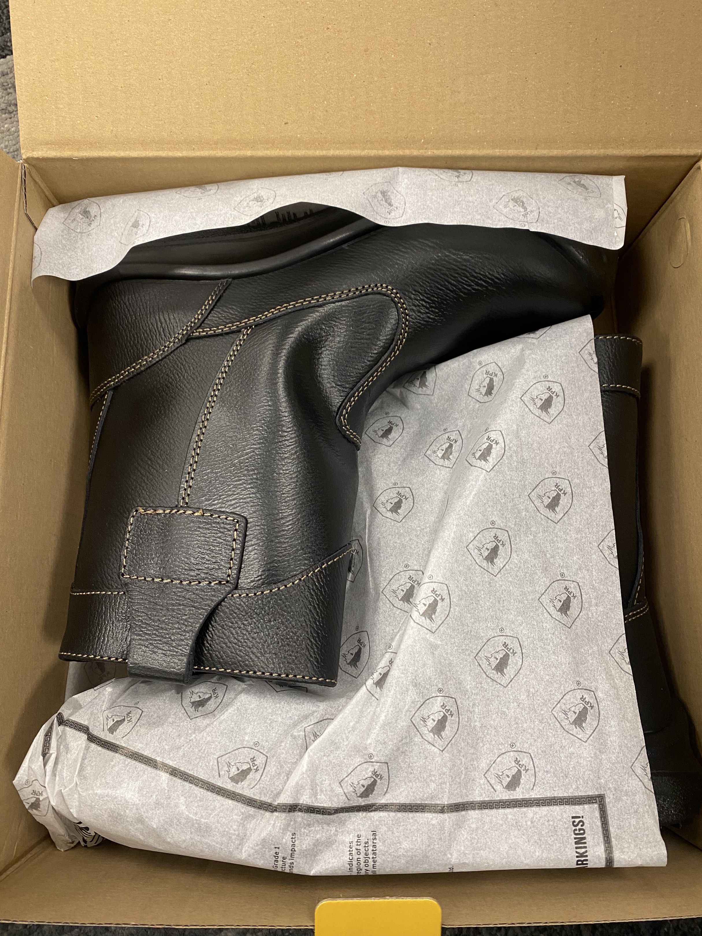 SAFETY SHOE KING POWER, Men's Fashion, Footwear, Boots on Carousell