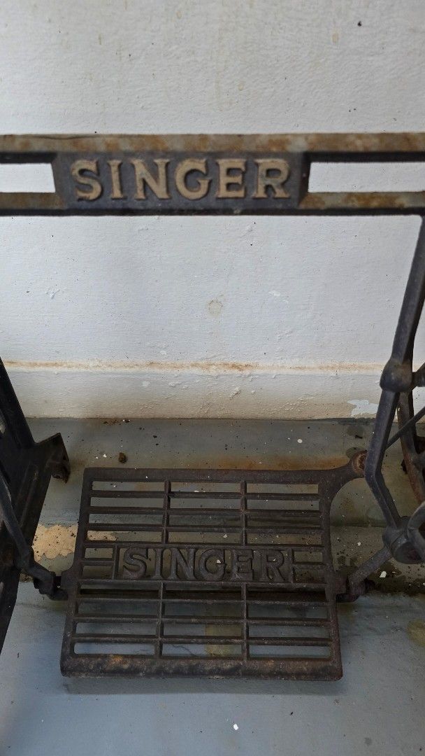 Singer & Standard Original Sewing Machine Stand, Hobbies & Toys ...