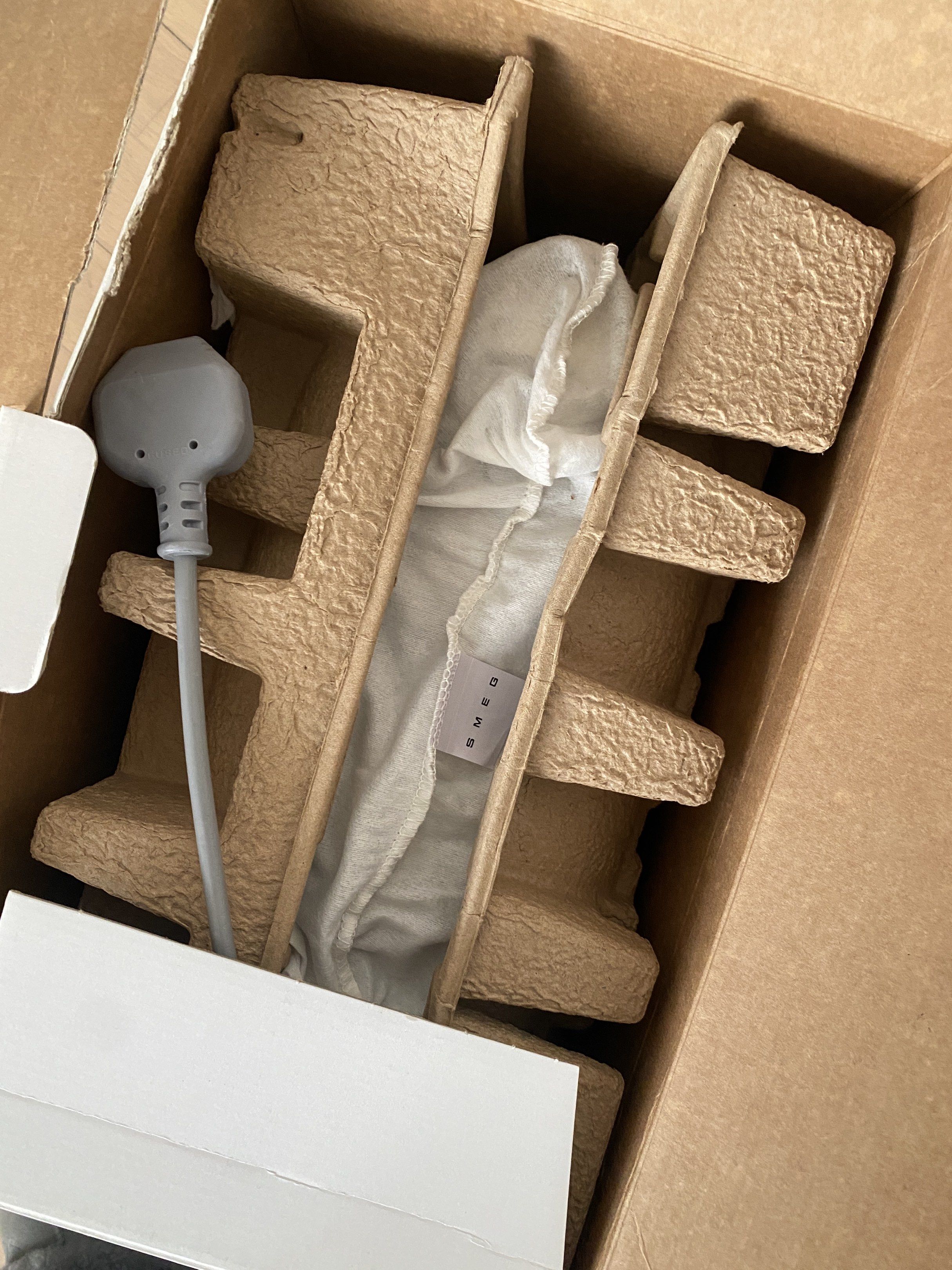 Smeg Espresso Machine, 家庭電器, 廚房電器, 咖啡機及咖啡壺 - Carousell