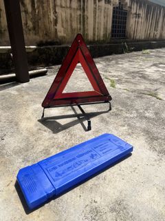 Car Warning Triangle - New, Car Accessories, Accessories on Carousell