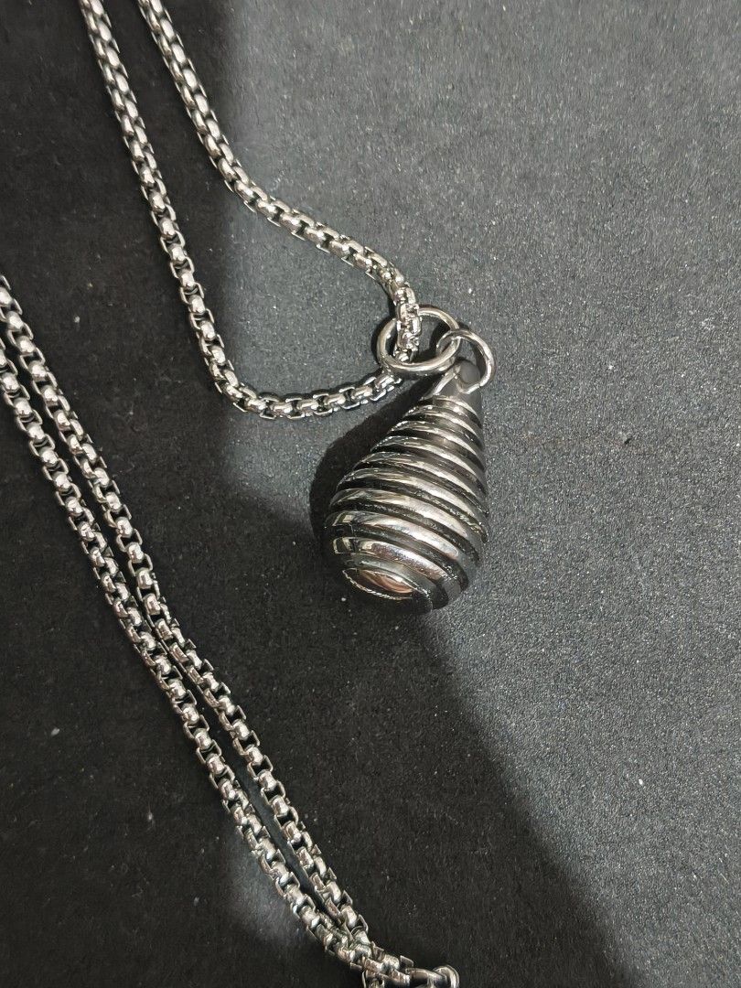 Unisex non tarnish necklace modernist. From. 🇯🇵, Women's Fashion ...