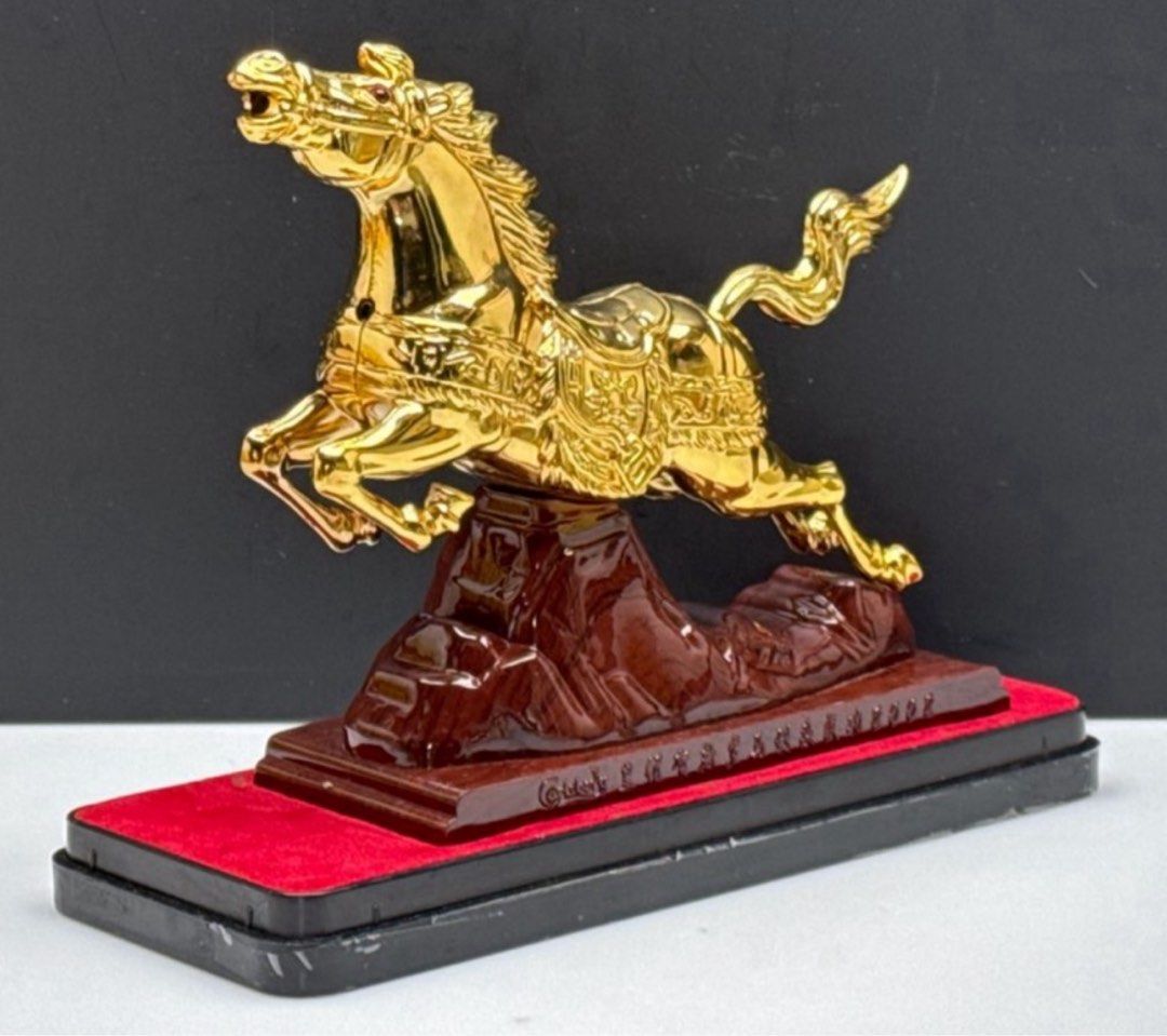 Vintsge Carlsberg 2002 Year of The Horse Lighter in acrylic casing ...