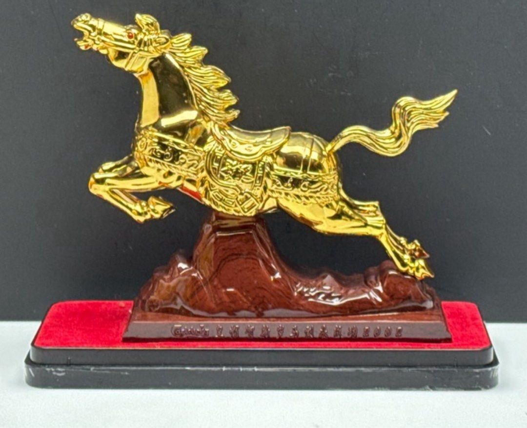 Vintsge Carlsberg 2002 Year of The Horse Lighter in acrylic casing ...