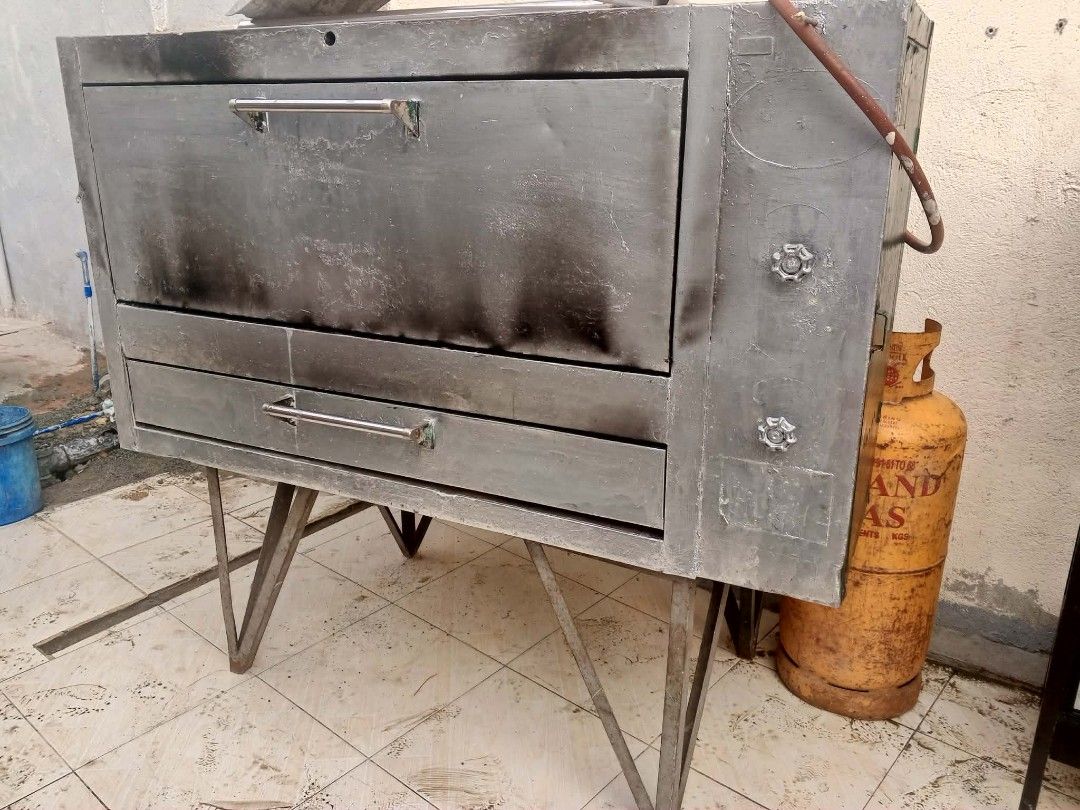 12 Trays Industrial Oven/4 feet Glass Stante/22kg Gas Tank, Looking For ...