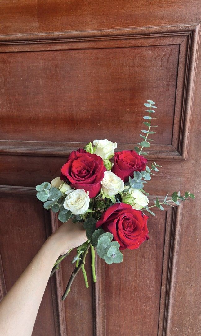 3 Rose bouquet Vday 2026, Hobbies & Toys, Flowers & Bouquets on Carousell