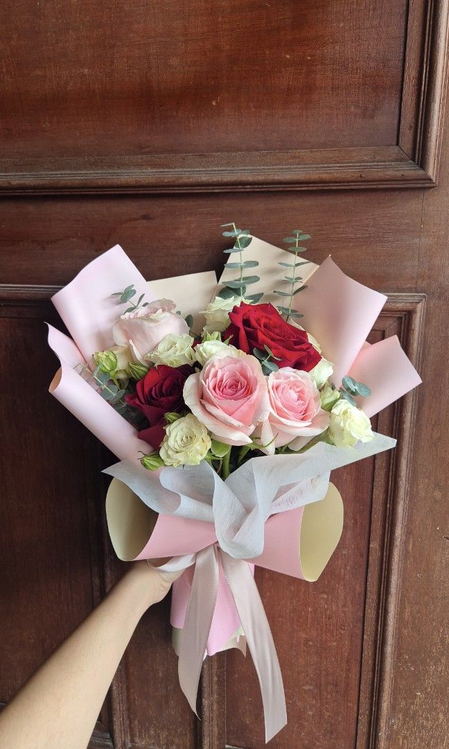 6 Rose Flower Bouquet Vday 2026, Hobbies & Toys, Flowers & Bouquets on ...