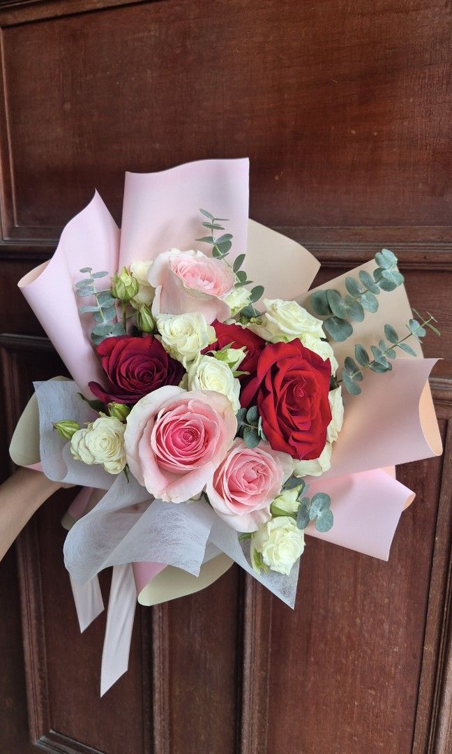 6 Rose Flower Bouquet Vday 2026, Hobbies & Toys, Flowers & Bouquets on ...